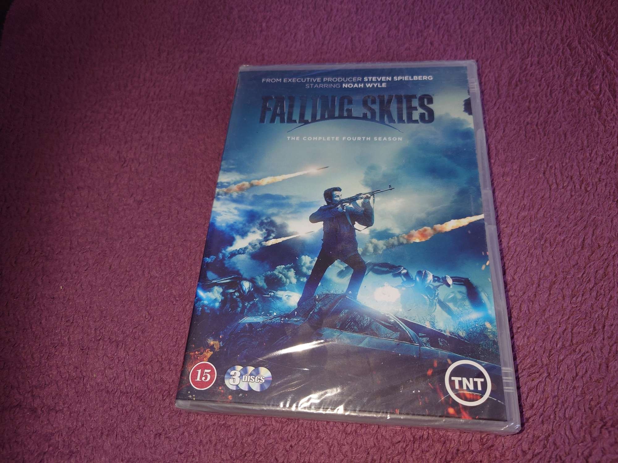 Falling Skies - Säsong 4 (inplastad, 3-disc) | Köp på Tradera (710859040)