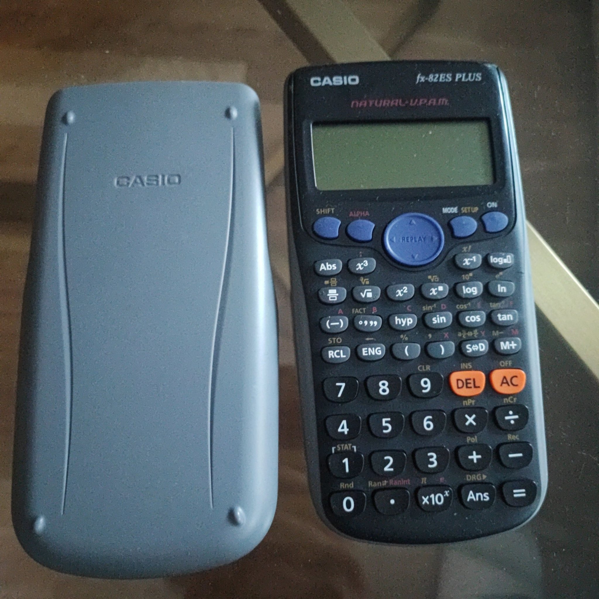 Casio FX-82ES PLUS Räknare | Köp på Tradera (712063409)