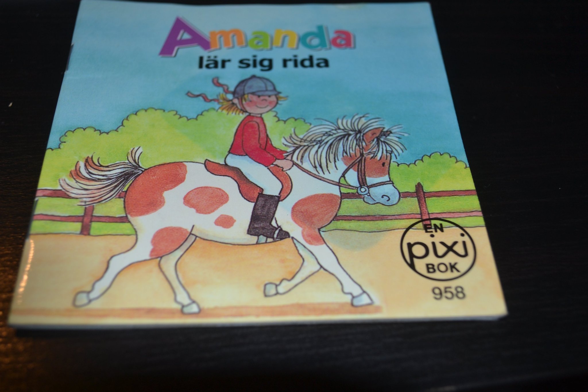 Pixi bok Amanda lär sig rida | Köp på Tradera (695458085)