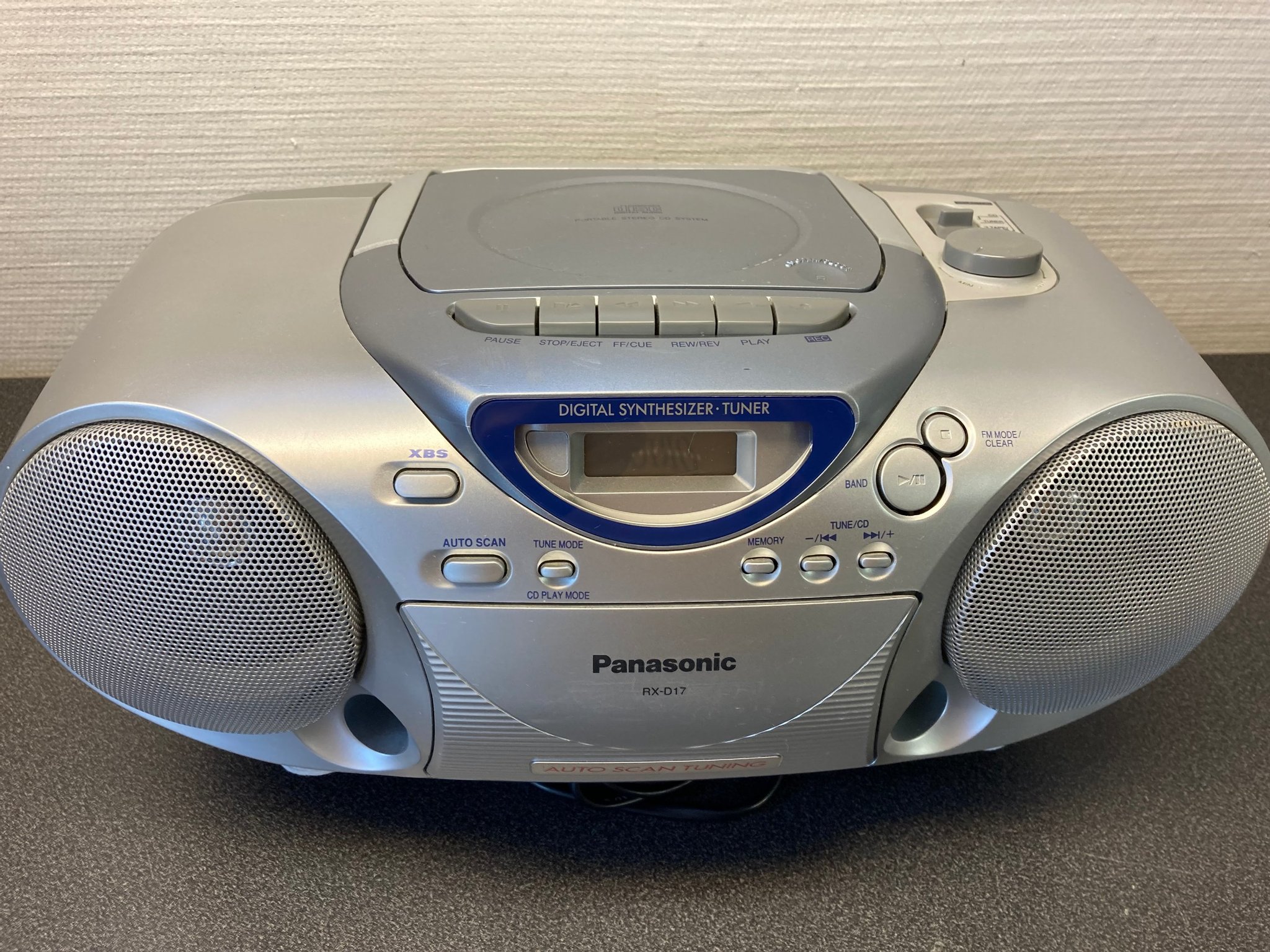 Se produkter som liknar Panasonic RX-D17 radio, Stere.. på Tradera ...