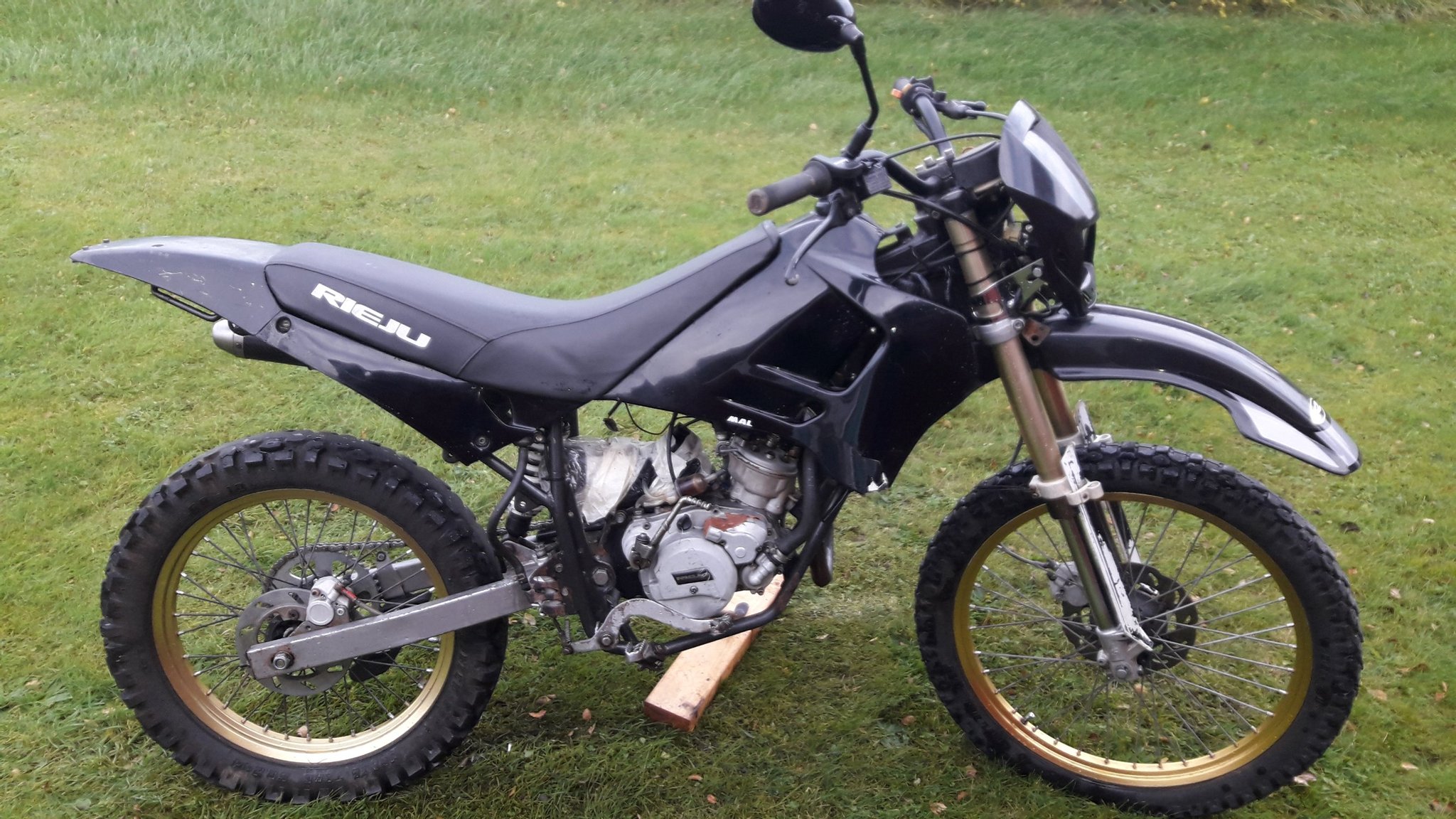 Se produkter som liknar Rieju drac moped på Tradera (624850221)