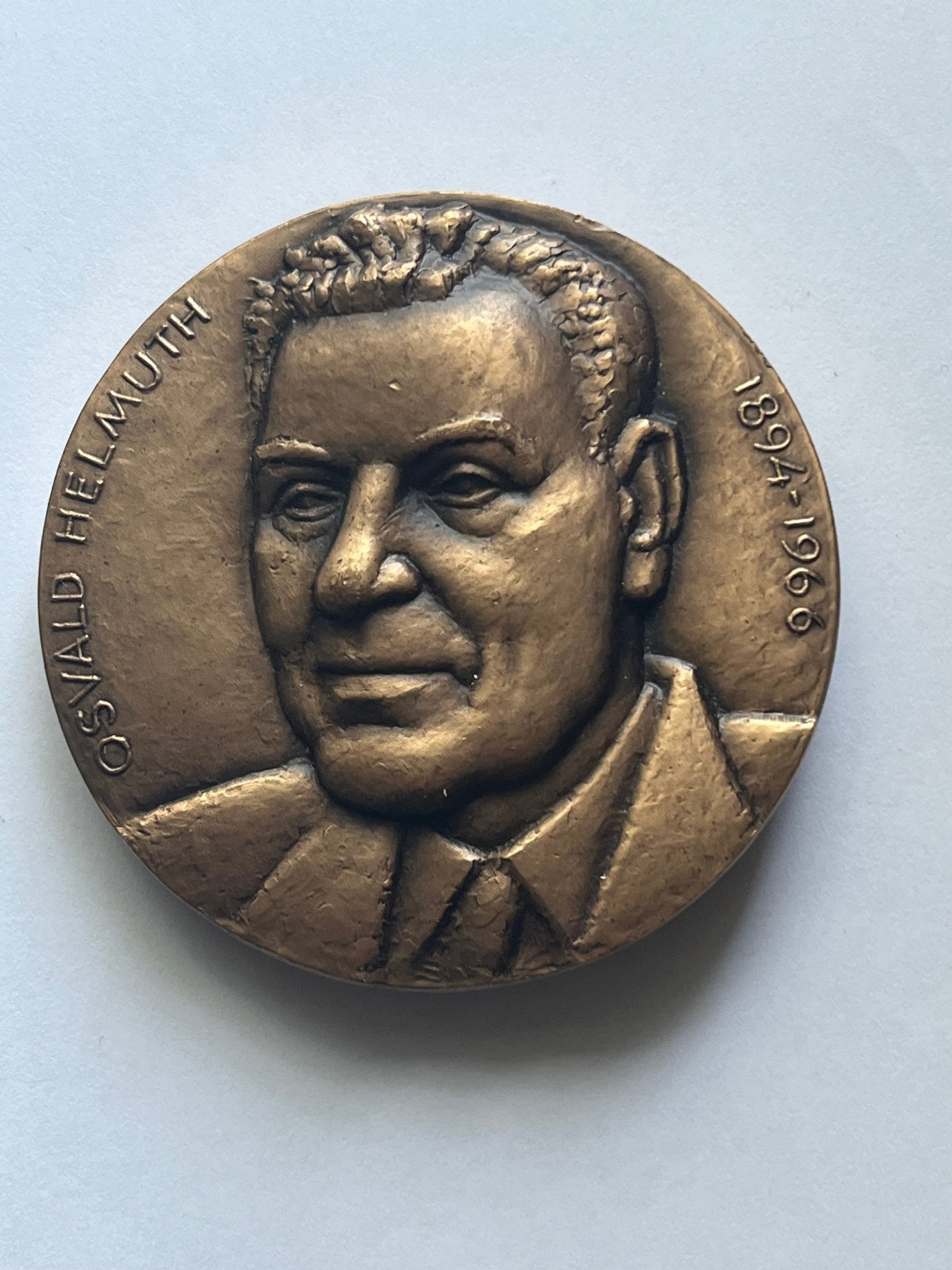 Se produkter som liknar Medalj. Osvald Helmuth (1894-.. på Tradera ...