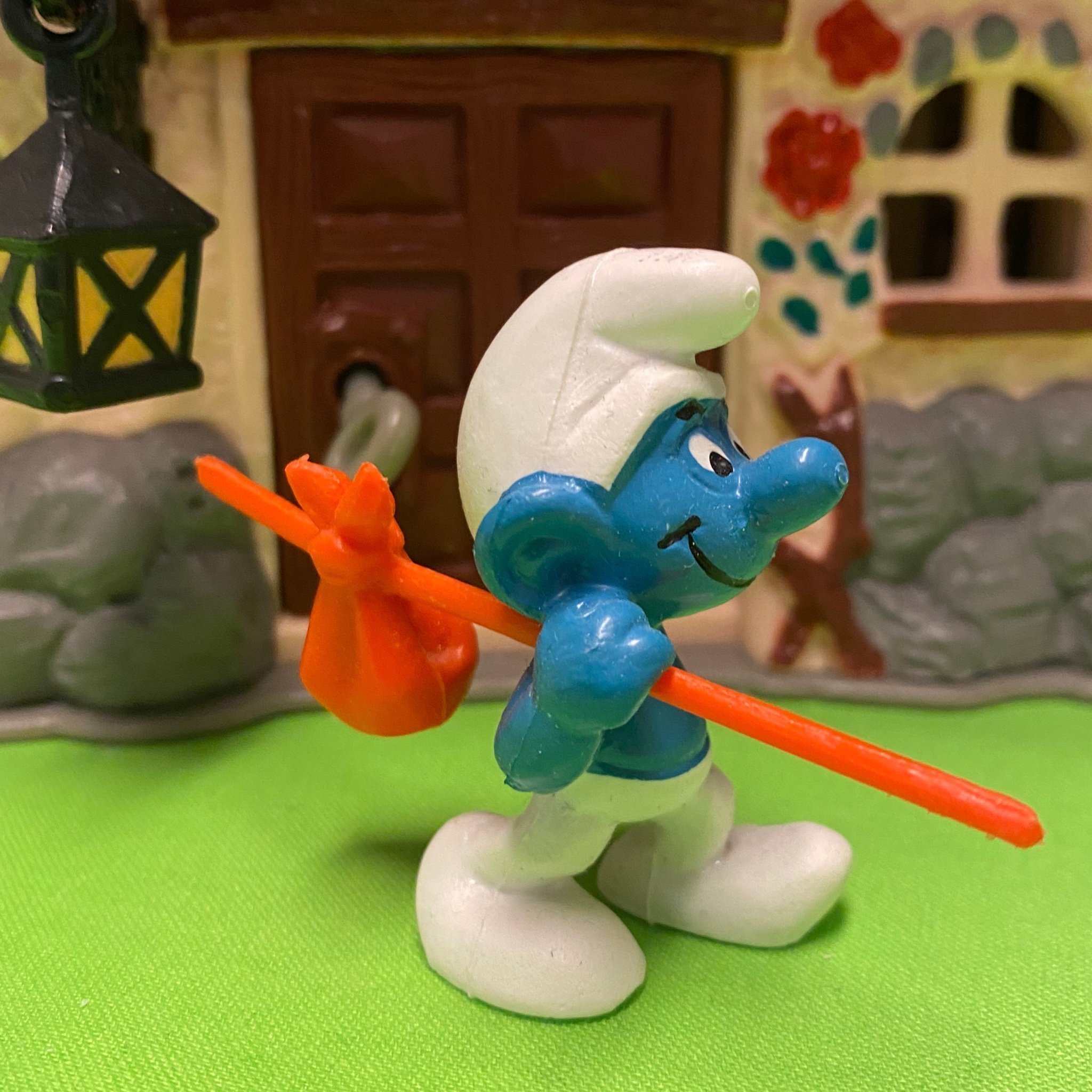 Smurf som luffare med rött knyte (det längre kn.. | Köp på Tradera ...