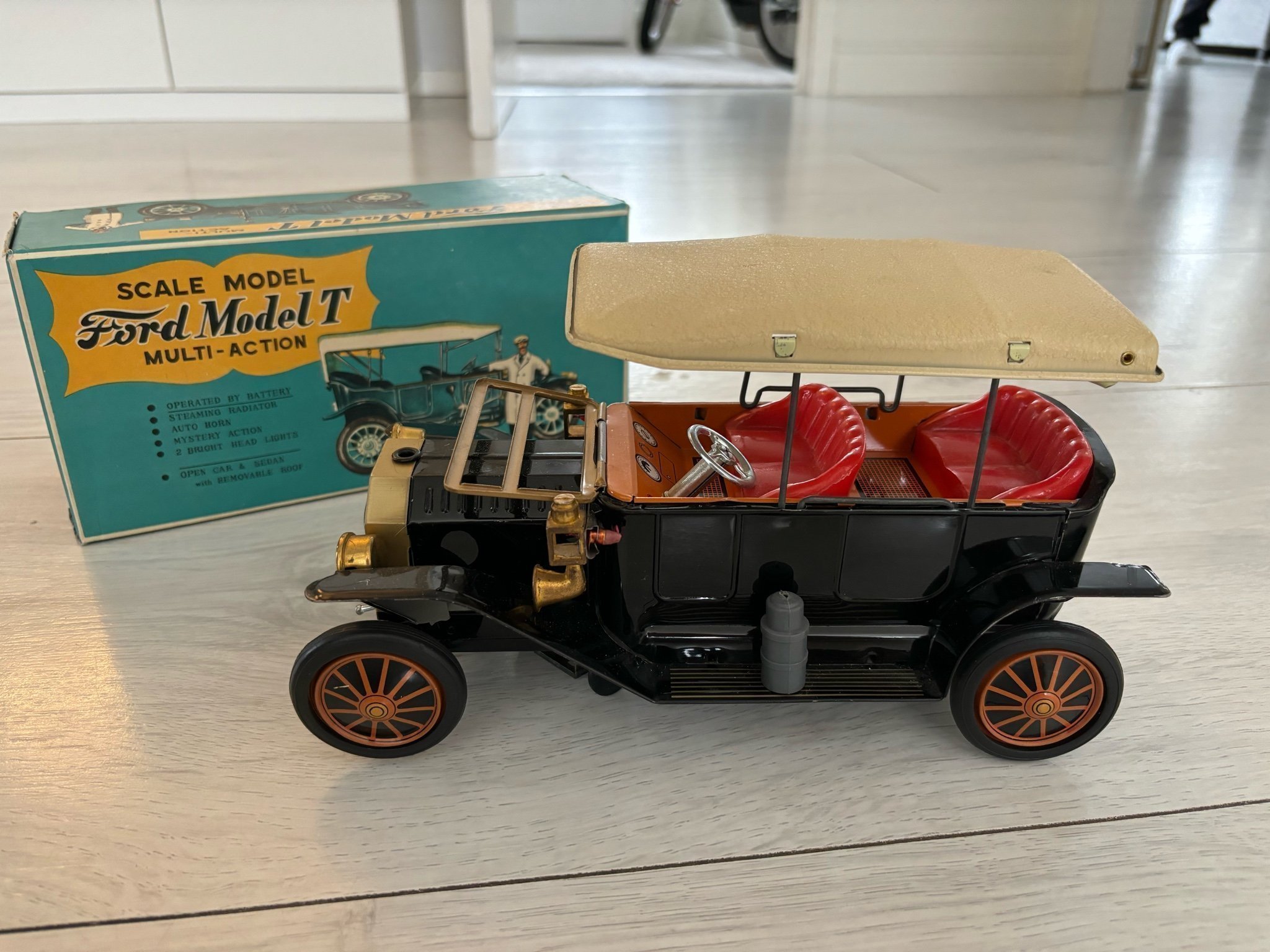 Se produkter som liknar Vintage retro Scale model For.. på Tradera ...