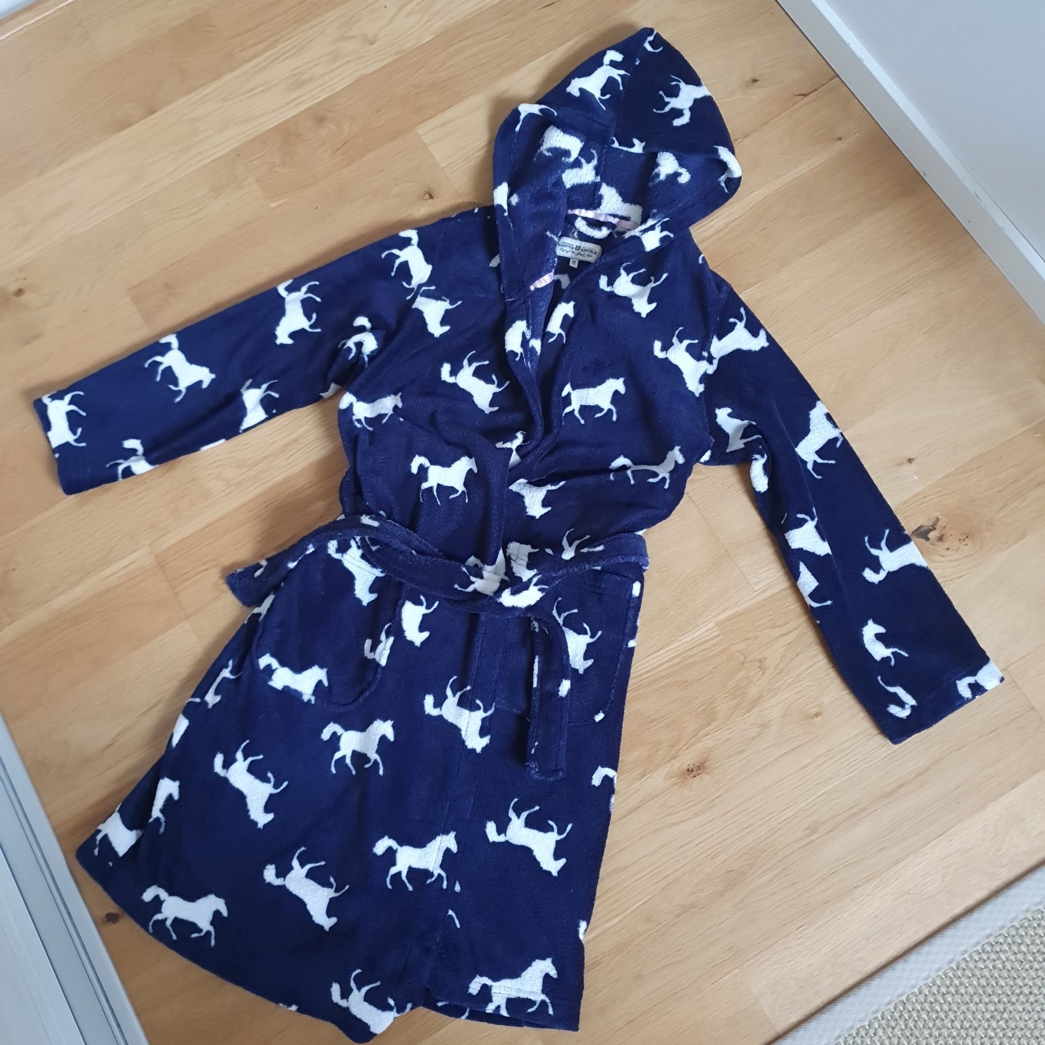 Se produkter som liknar Hampton Republic morgonrock m.. på Tradera ...