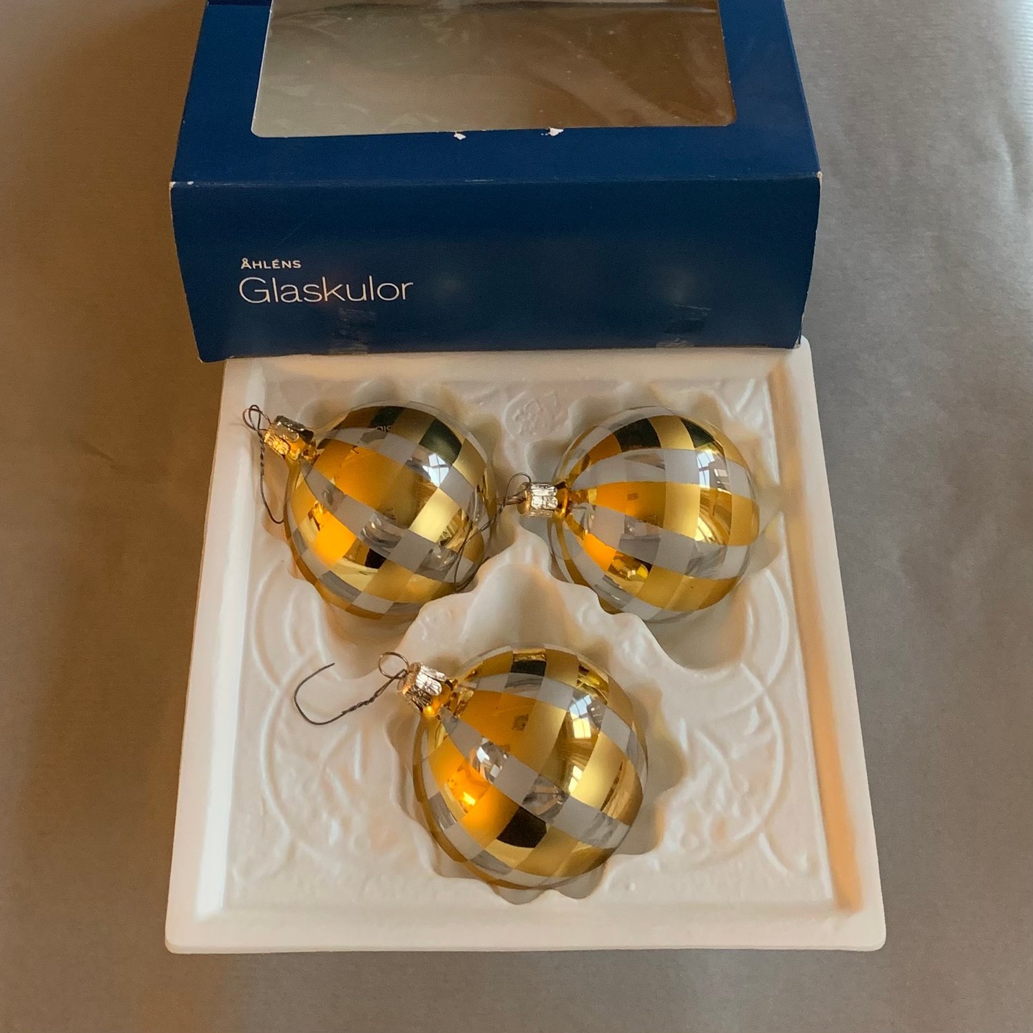 3 st Glaskulor/julkulor/julgranskulor i Guldfär.. | Köp på Tradera ...