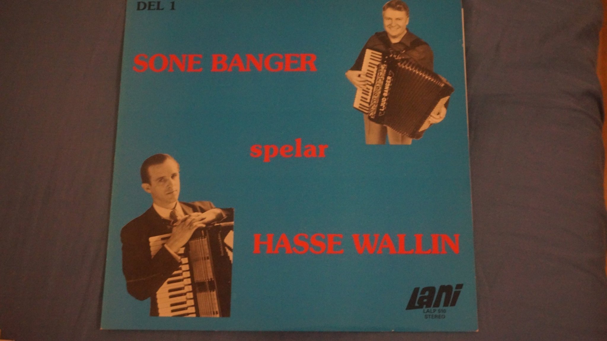 Se produkter som liknar Sone Banger spelar Hasse Wallin på Tradera ...