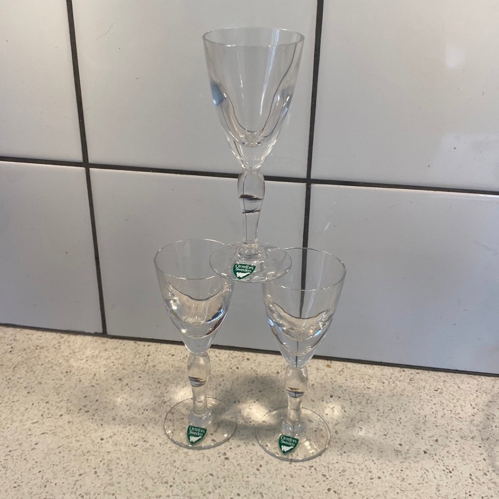 Se produkter som liknar Retro ORREFORS HÖGA SNAPSGLAS.. på Tradera ...