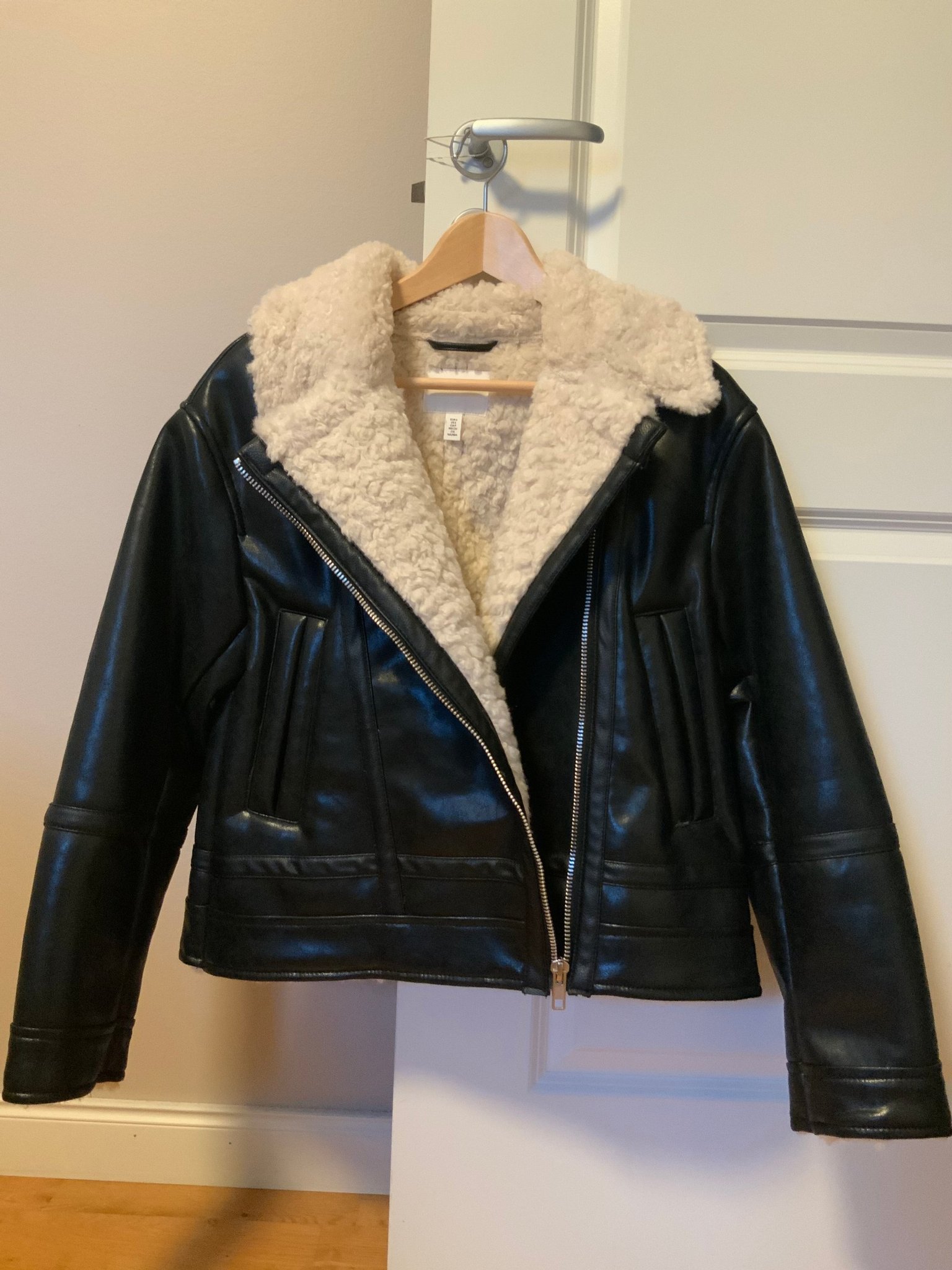 Väldigt snygg Svart jacka HM strl S | Köp på Tradera (678570905)