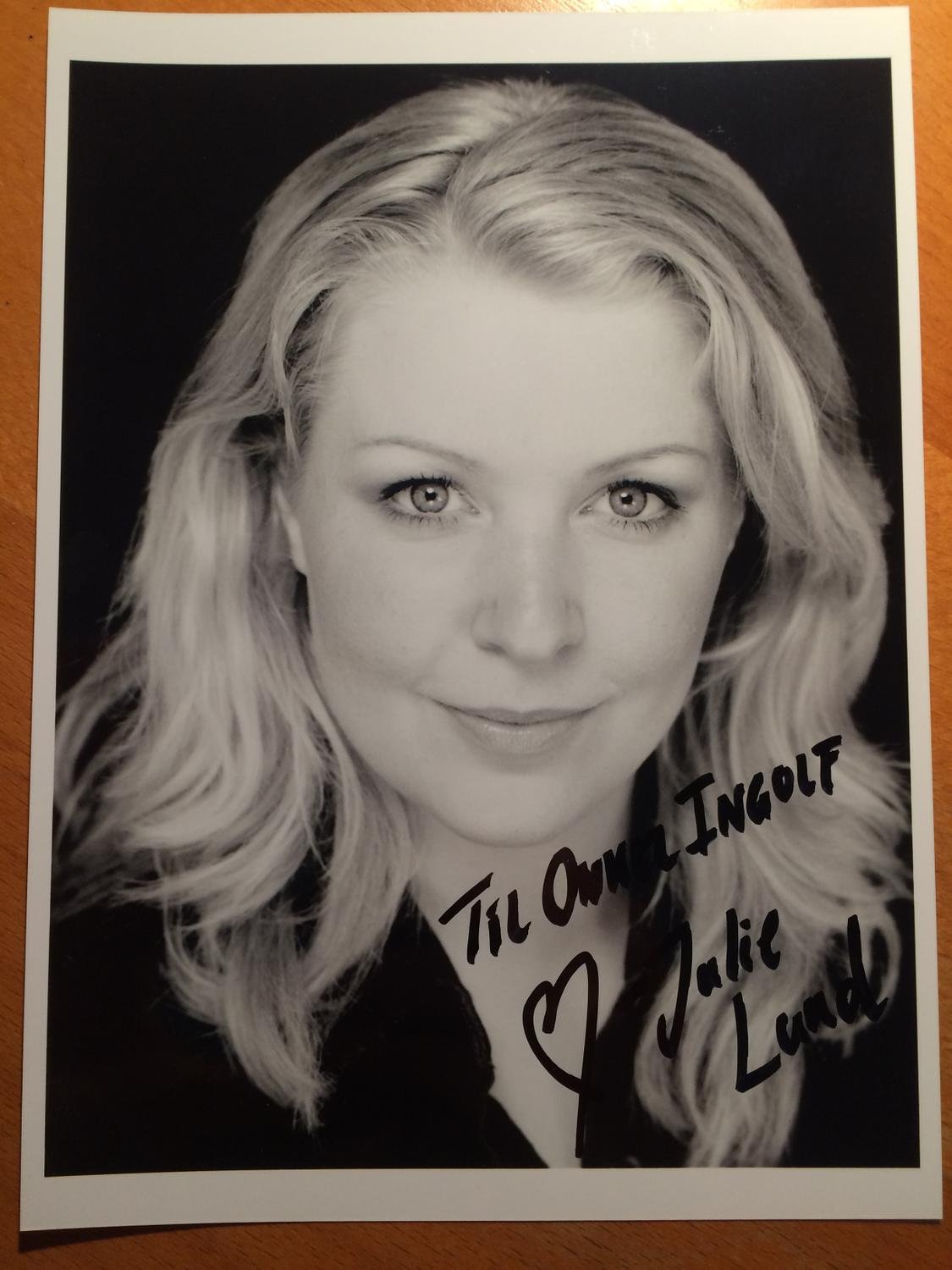 Julie Lund - Skådespelerska | Köp på Tradera (477353121)