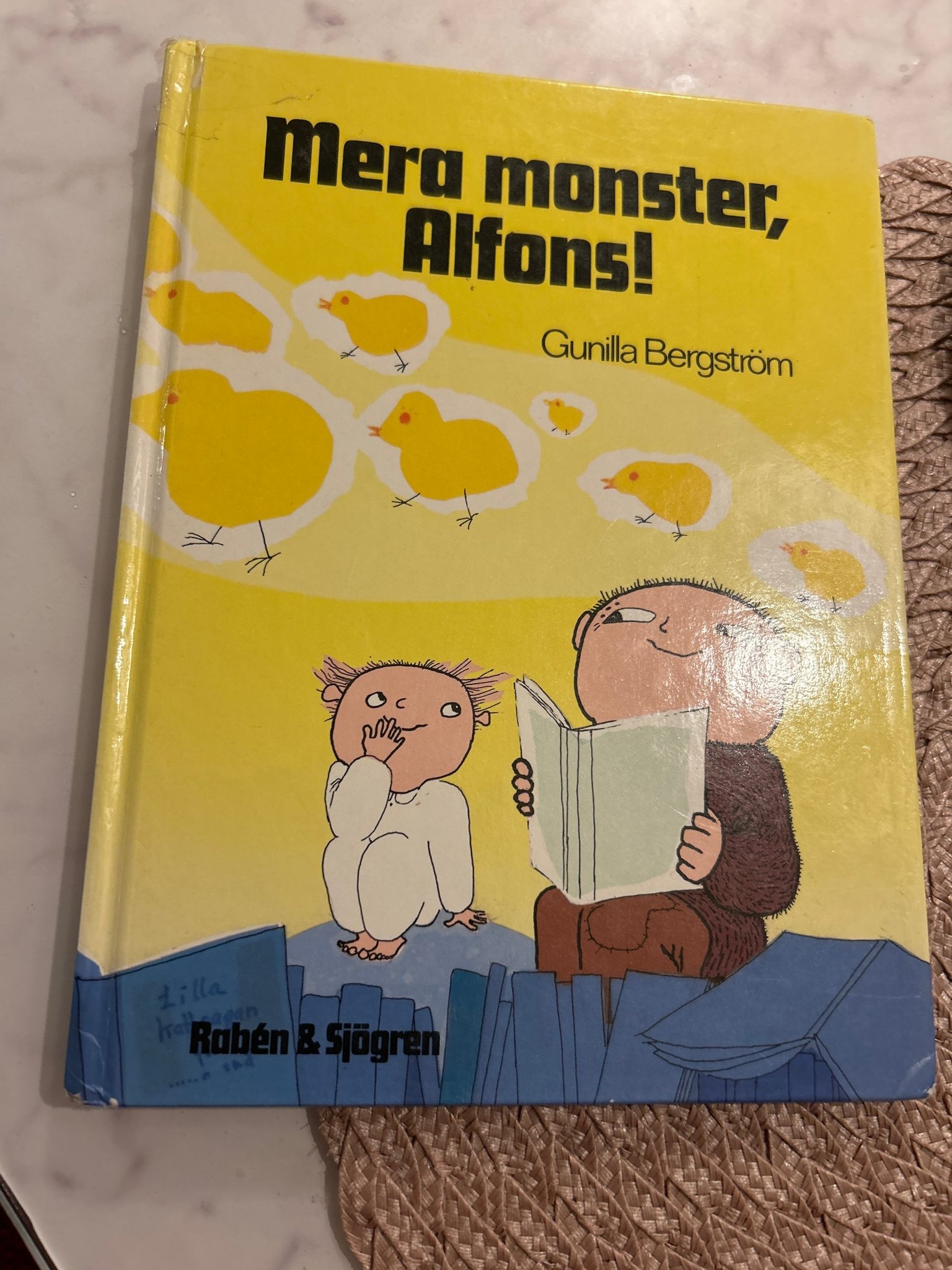 Se produkter som liknar Mera monster Alfons -Gunilla .. på Tradera ...