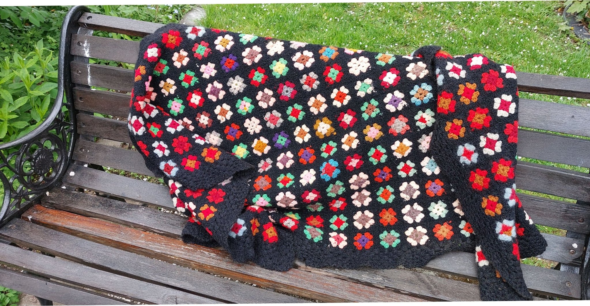 Virkad filt/ pläd i klassiska rutor/blommor/kla.. | Köp på Tradera ...