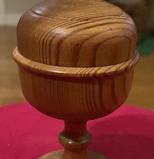 Svarvad lite skål på fot med lock Höjd 14cm Sig.. | Köp på Tradera ...