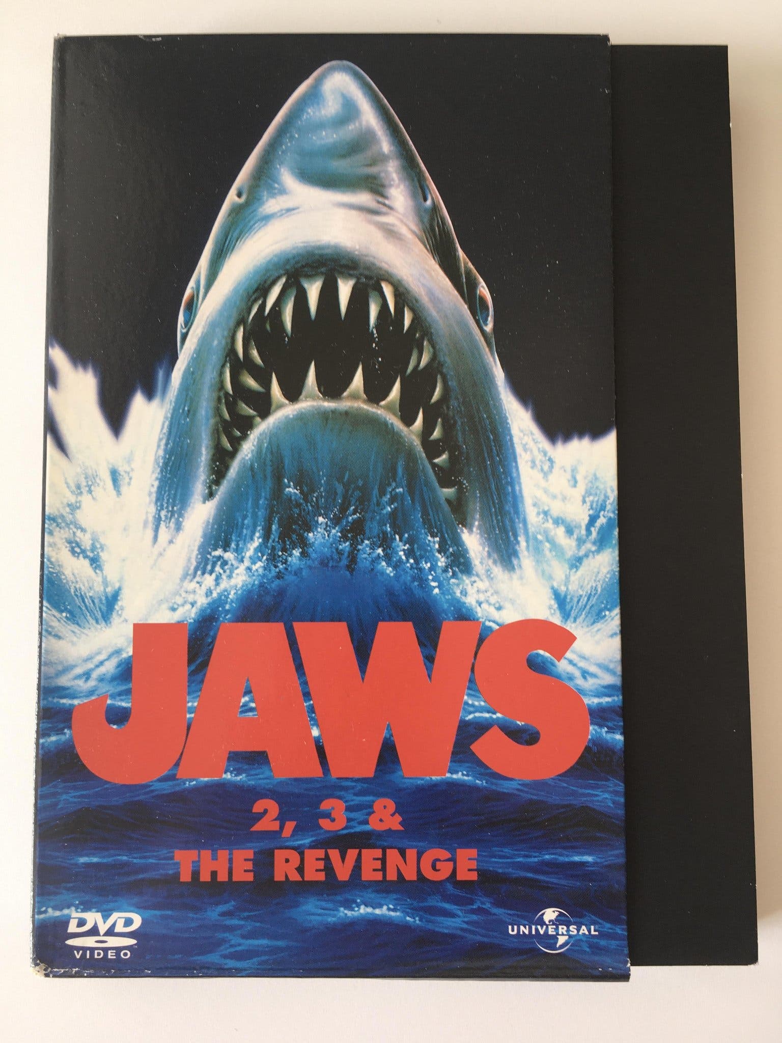 Jaws 2, 3 & the revenge (4). Begagnad 3 disc DV.. | Köp på Tradera ...