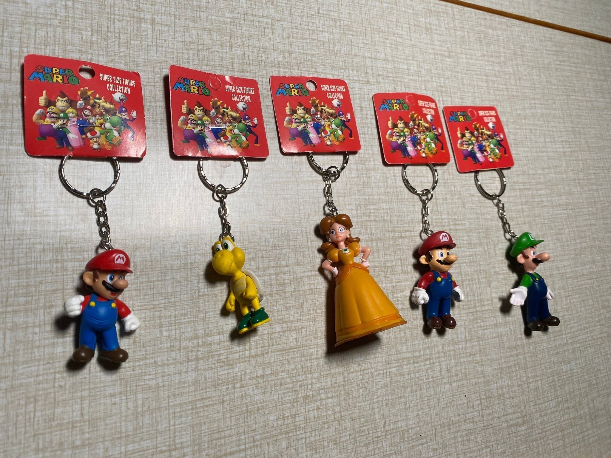 Se produkter som liknar Gamla Super Mario-Nyckelringar på Tradera ...
