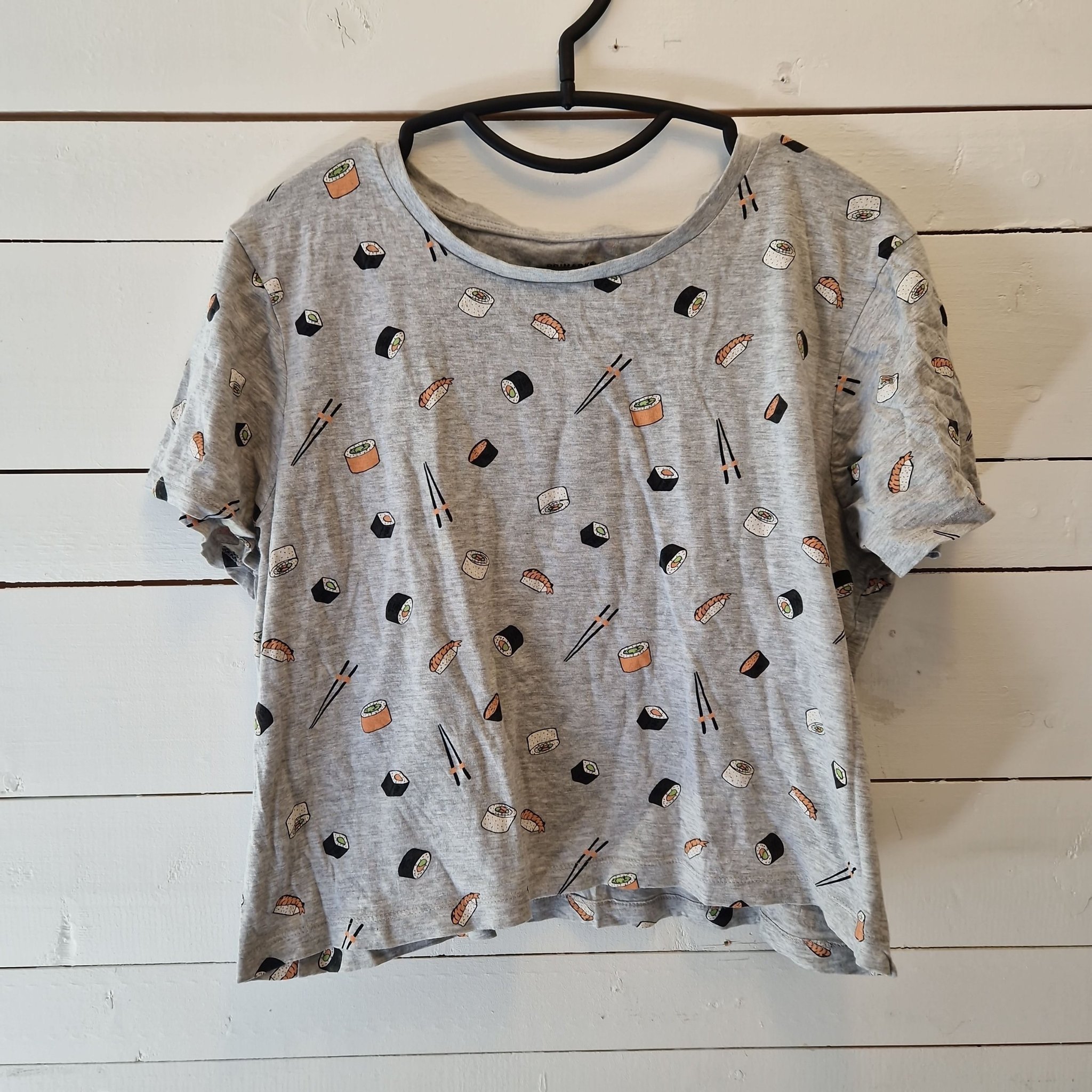 Primark grå topp med sushi i storlek L | Köp på Tradera (708110123)
