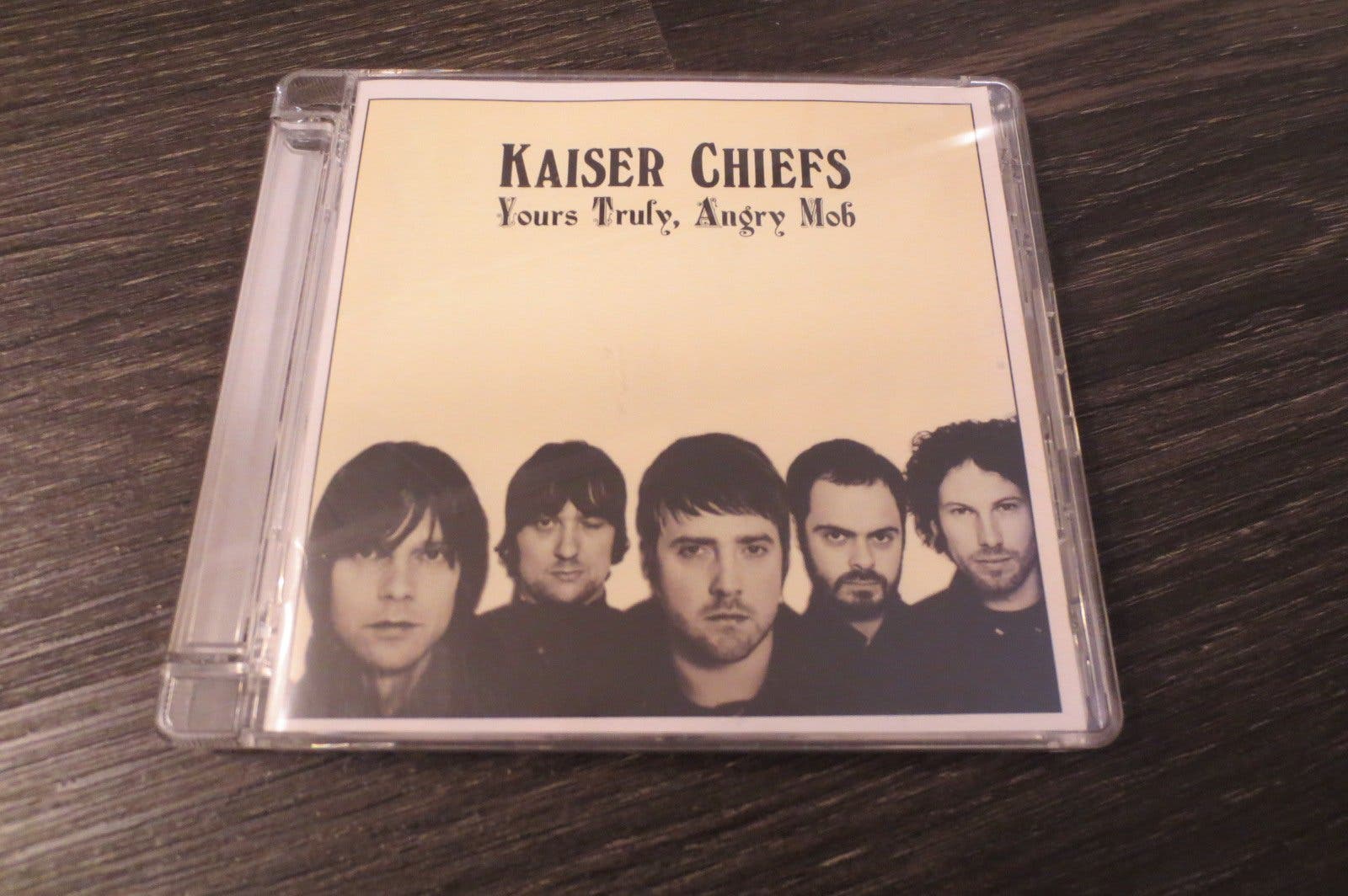 Se produkter som liknar Kaiser Chiefs – Yours Truly, .. på Tradera ...