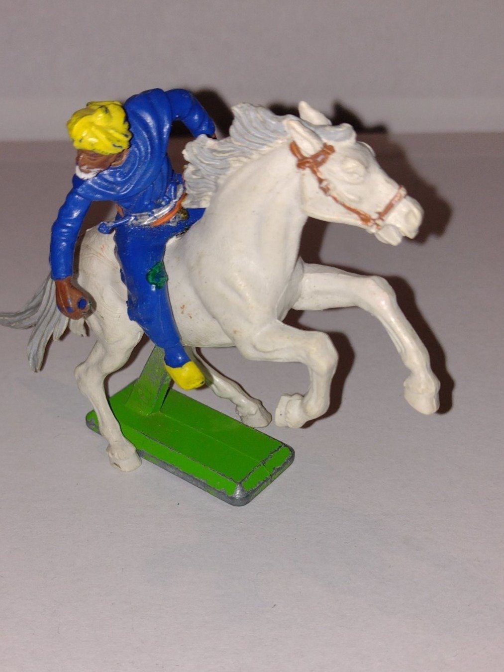 Se produkter som liknar Ridande arab på vit häst "BRI.. på Tradera ...