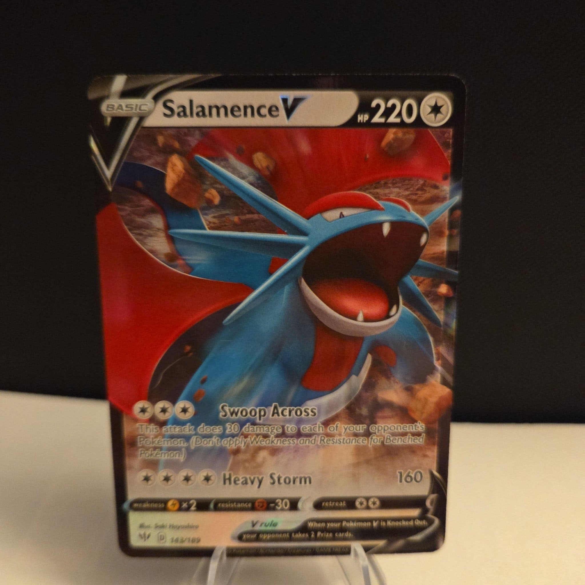 Se produkter som liknar Salamence V - Pokémonkort på Tradera (715920107)