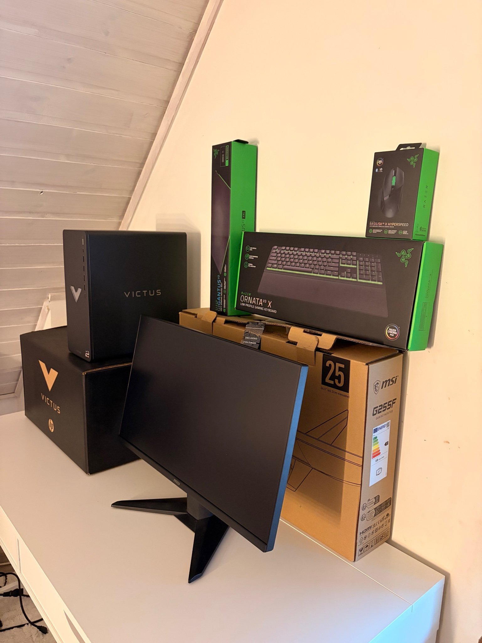 Se produkter som liknar Gaming Dator, Skärm, Tangentb.. på Tradera ...