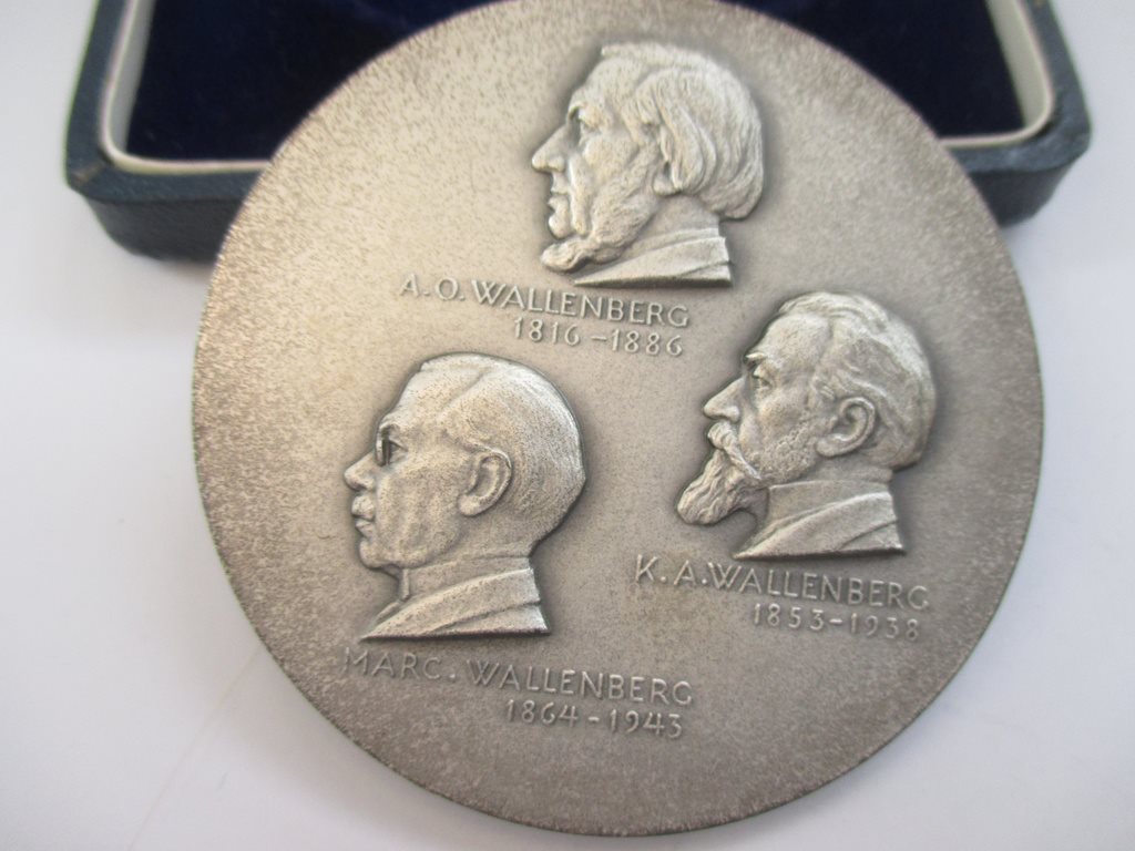 Medalj i äkta silver. Stockholms Enskilda Bank 1856 - 1956. | Barnebys