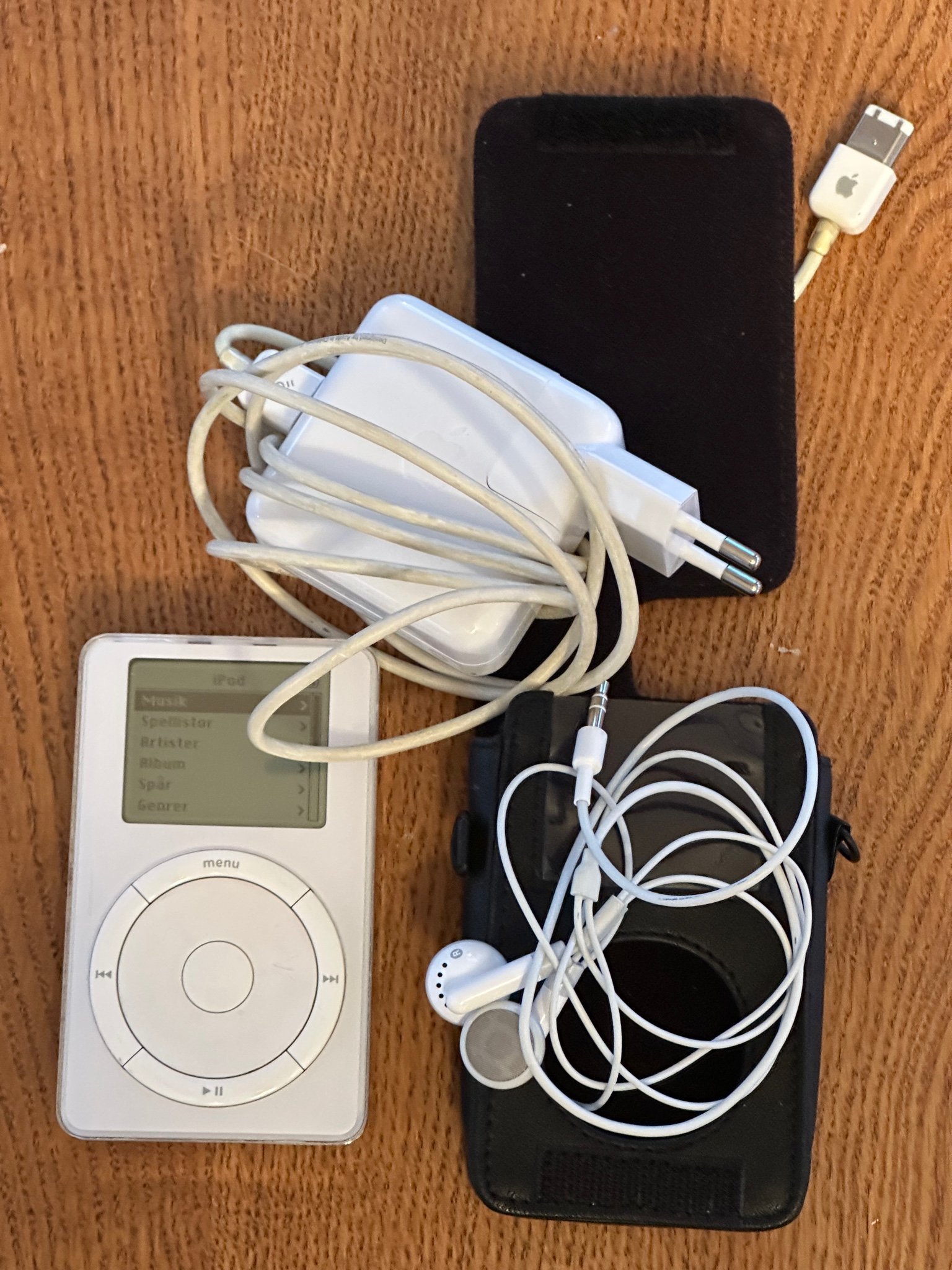 Apple iPod 1st generation, 2001 10GB | Köp på Tradera (572899014)
