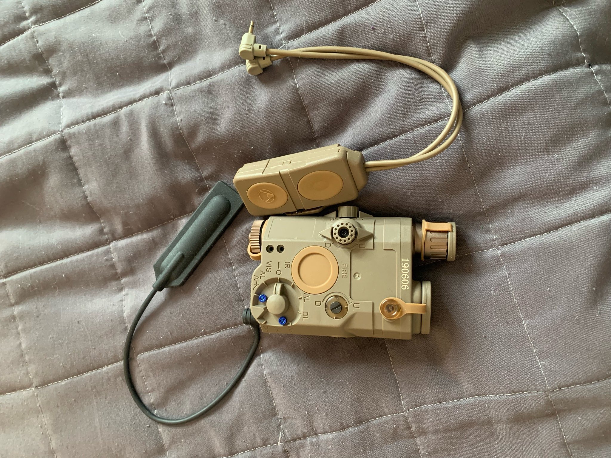 Vapenlampa och PEQ Box | Köp på Tradera (632902518)