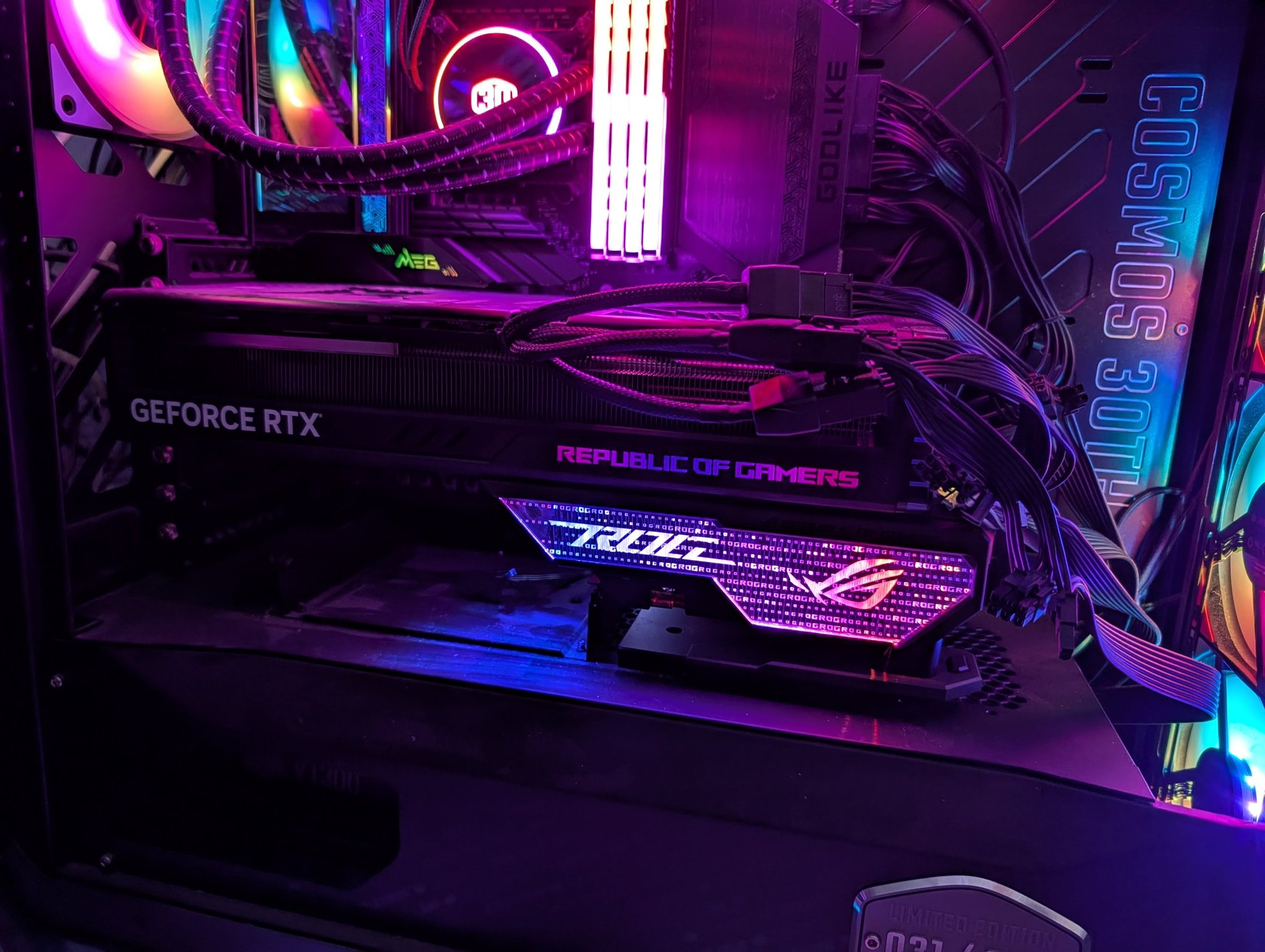 Se produkter som liknar ASUS GeForce RTX 4090 ROG STR.. på Tradera ...