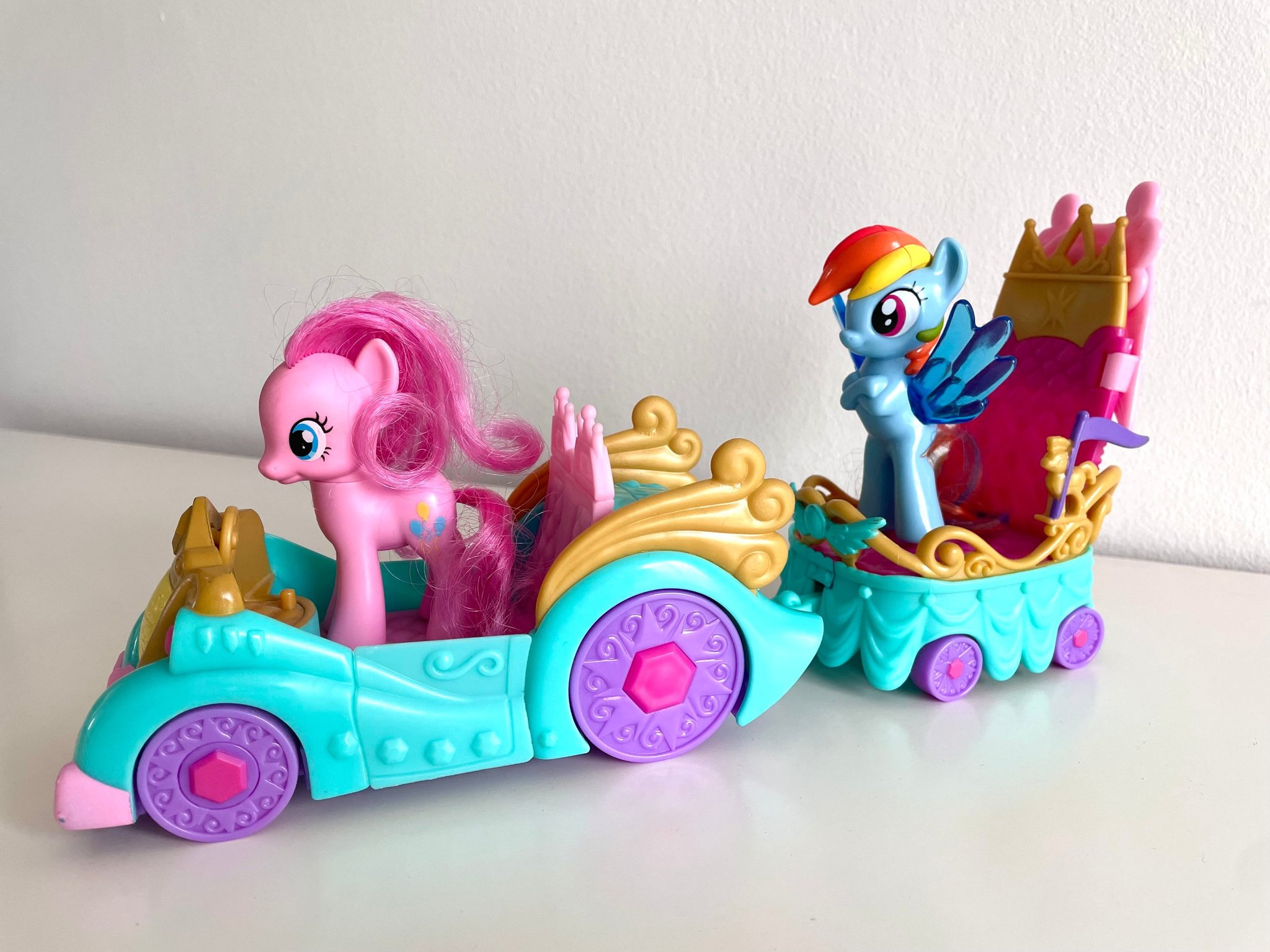 My Little Pony bil med kungligt släp + 2st MLP .. | Köp på Tradera ...
