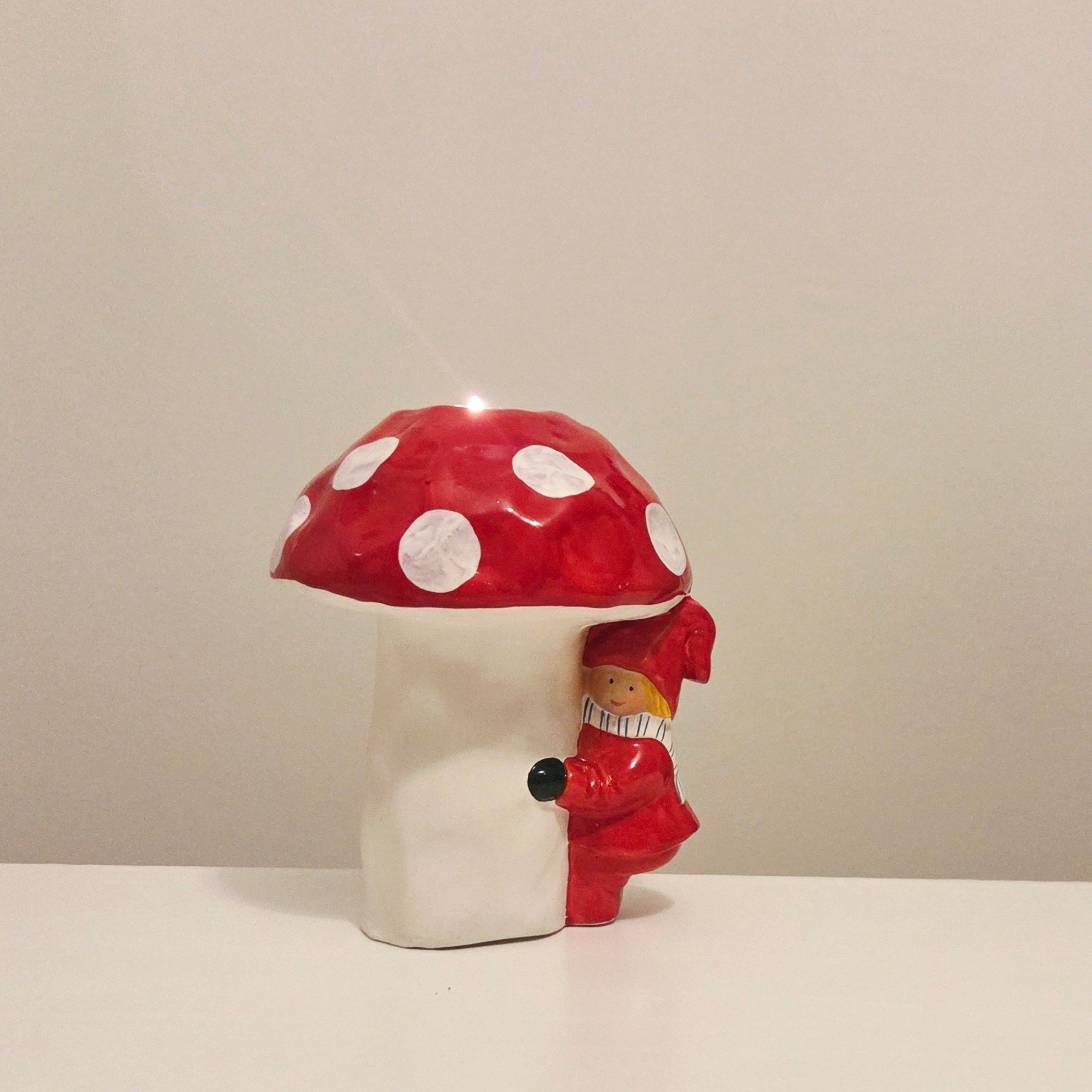 Äldre keramisk handmålad ljusstake i form av en.. | Köp på Tradera ...