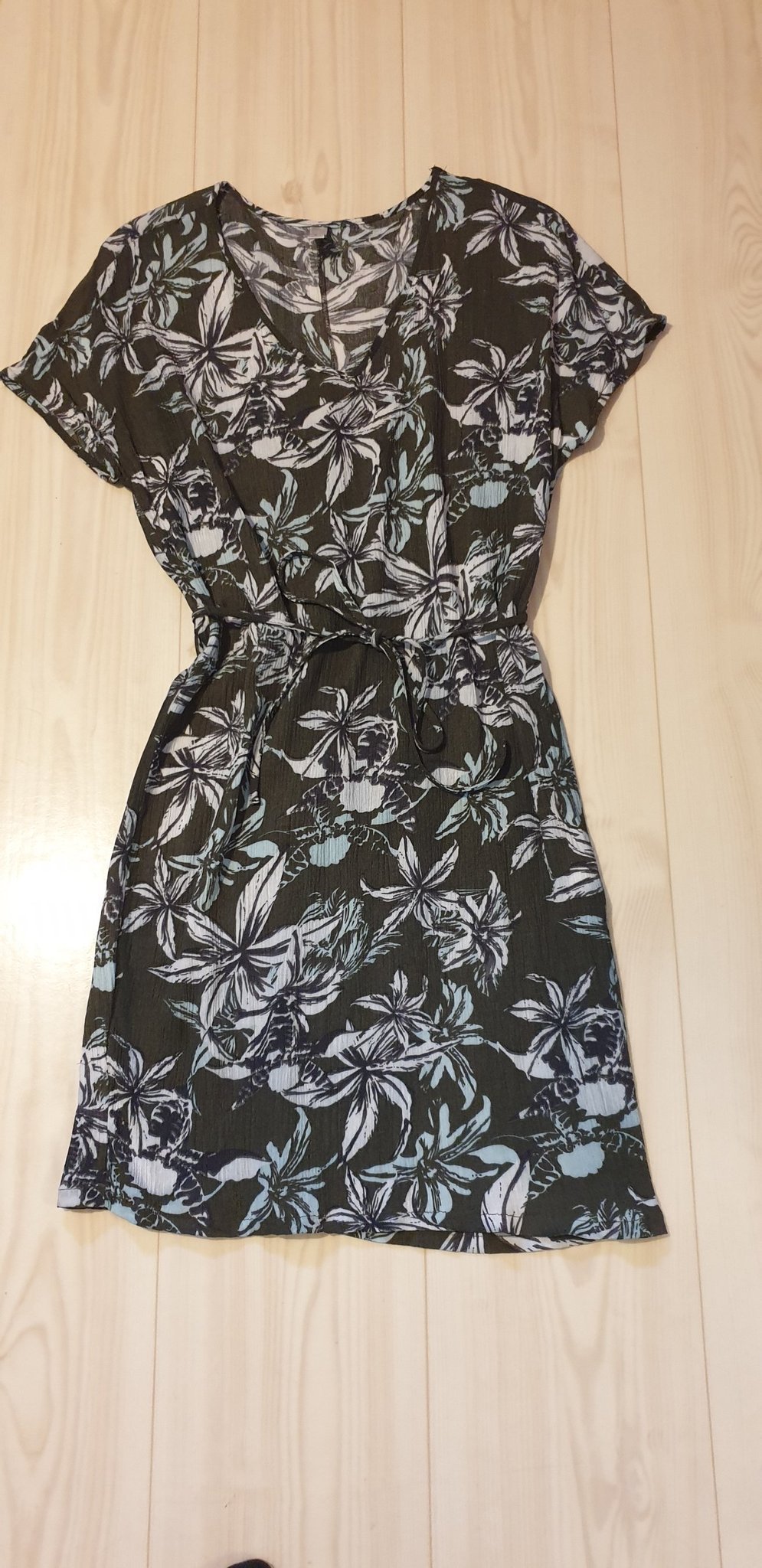 Fin klänning i crepad Viscose. Blom-mönster, gr.. | Köp på Tradera ...