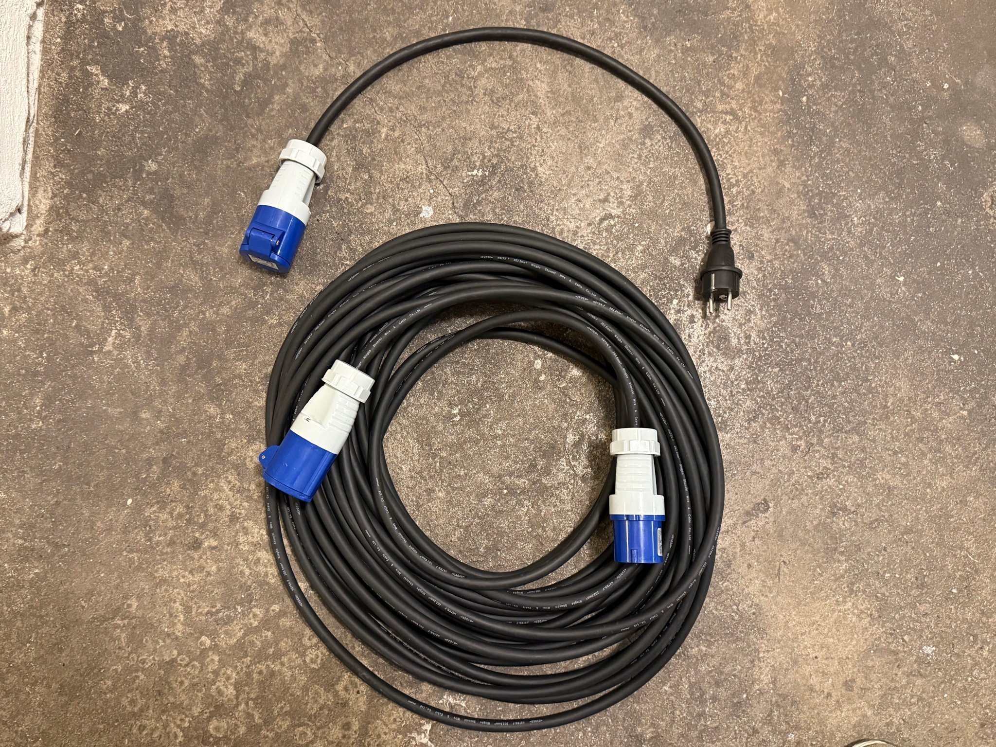 CEE 16A 3G2.5 25m + övergång schuko hane-CEE hona | Köp på Tradera ...