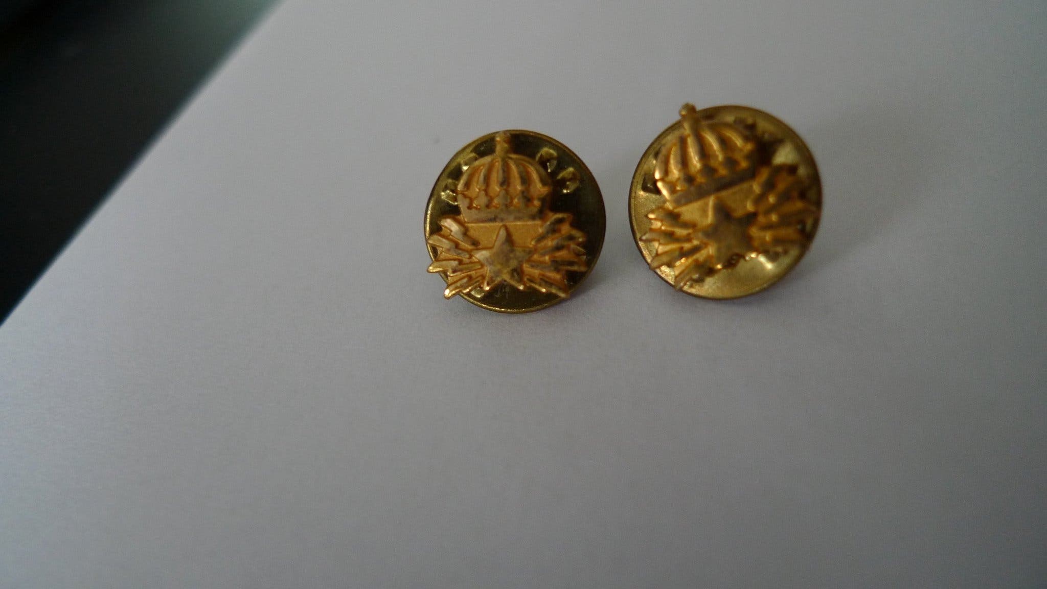 Se produkter som liknar Televerket 2 st små pins nålm.. på Tradera ...