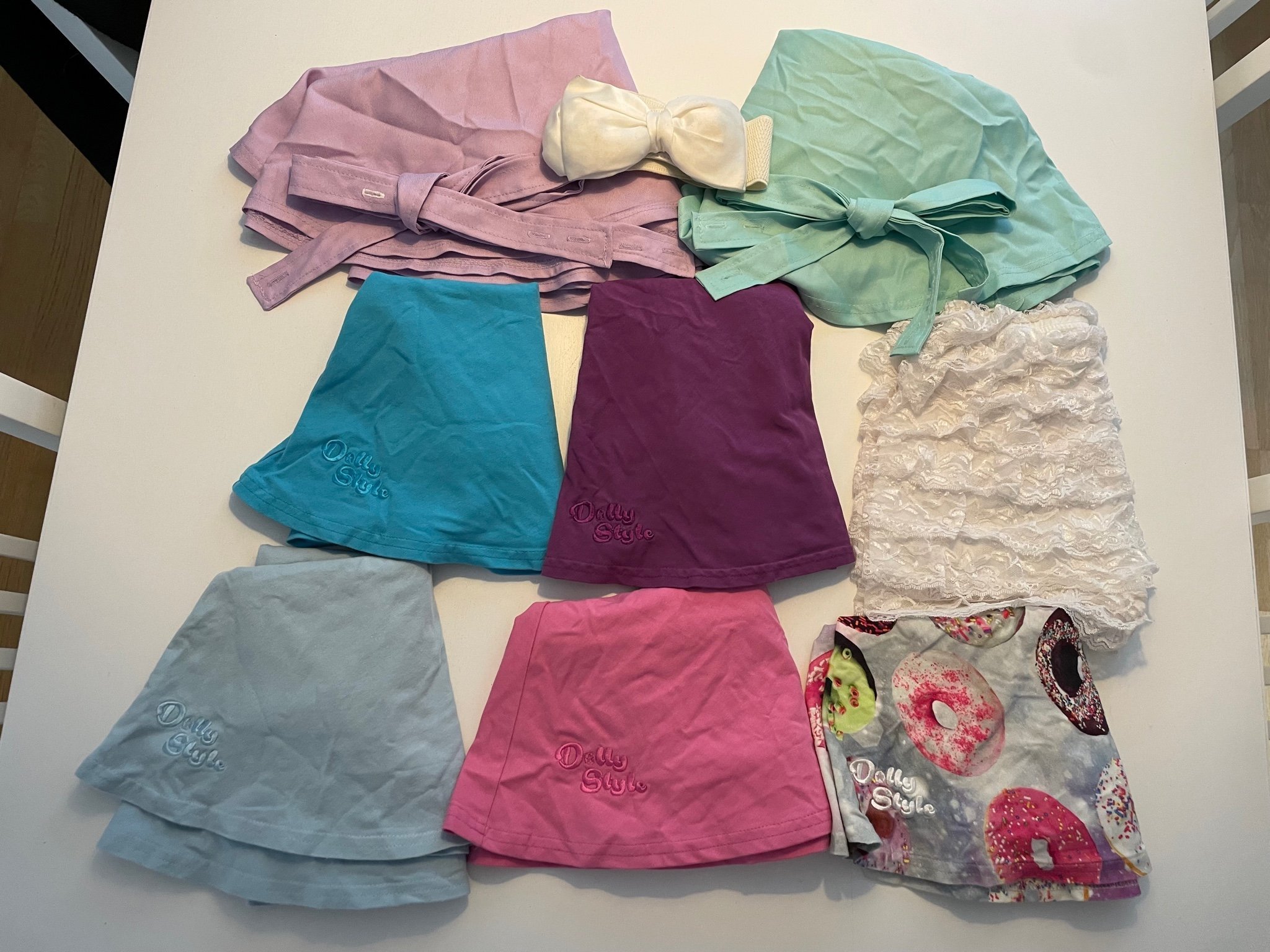 Se produkter som liknar Dolly Style packet med 8 kjol.. på Tradera ...