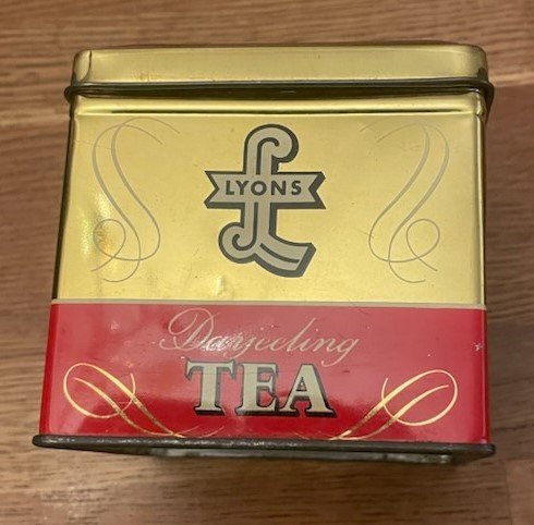 Se produkter som liknar Burk Lyons Tea på Tradera (691828254)