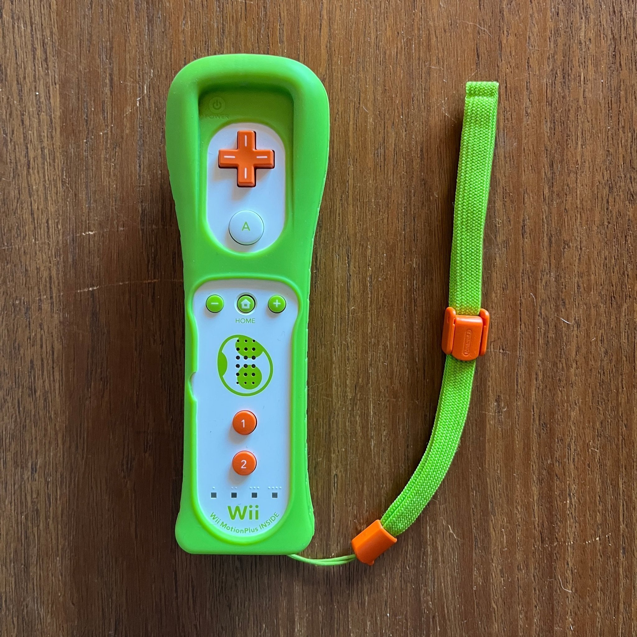 Wii Remote Plus Yoshi Edition | Köp från retroguys på Tradera (697730656)