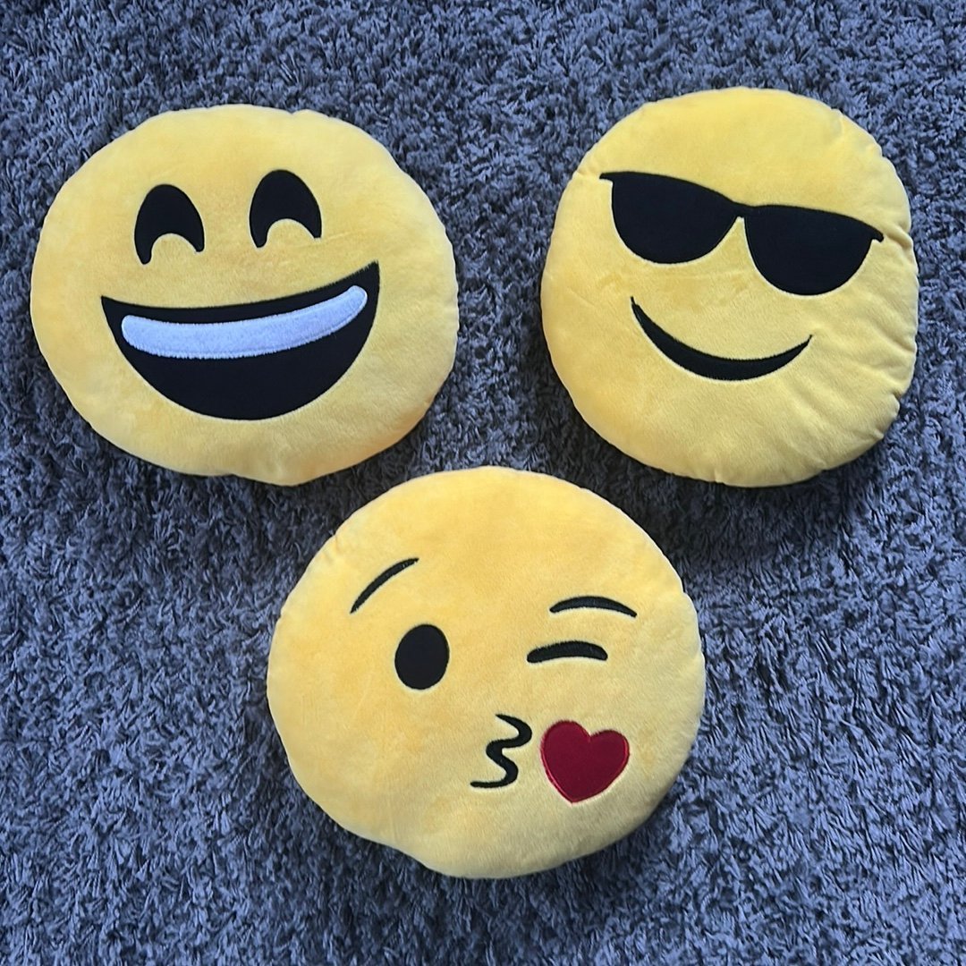 Emoji Kuddar - 3 st | Köp på Tradera (711894734)