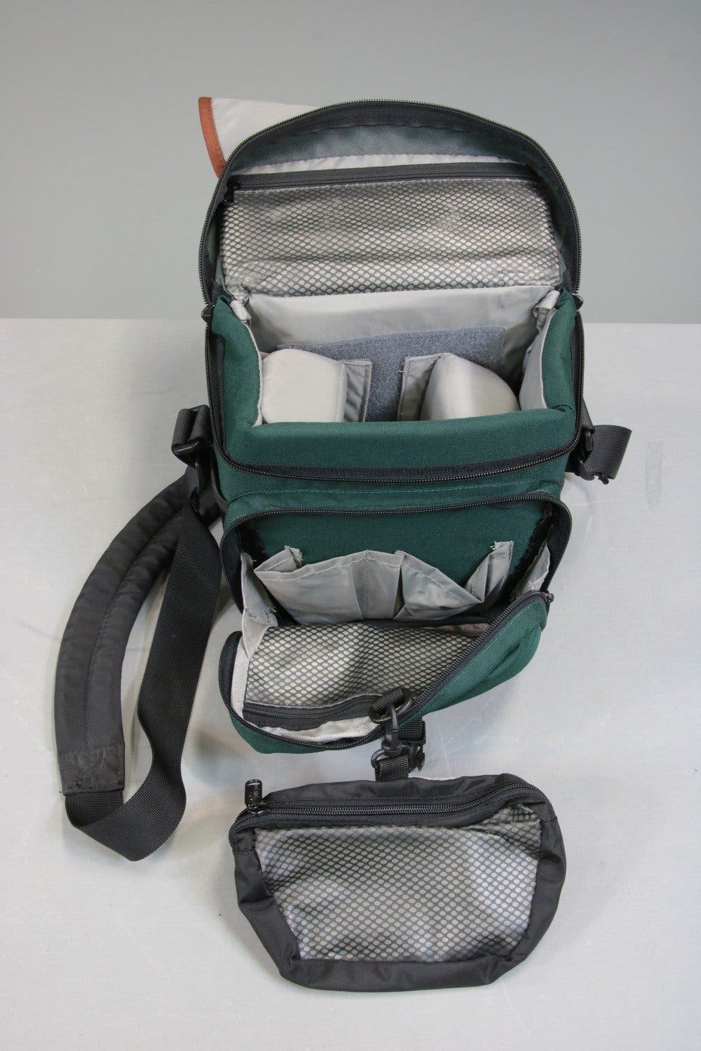 Lowepro Nova 2 Camera Bag S.. | Köp från Massiartdesign på Tradera ...