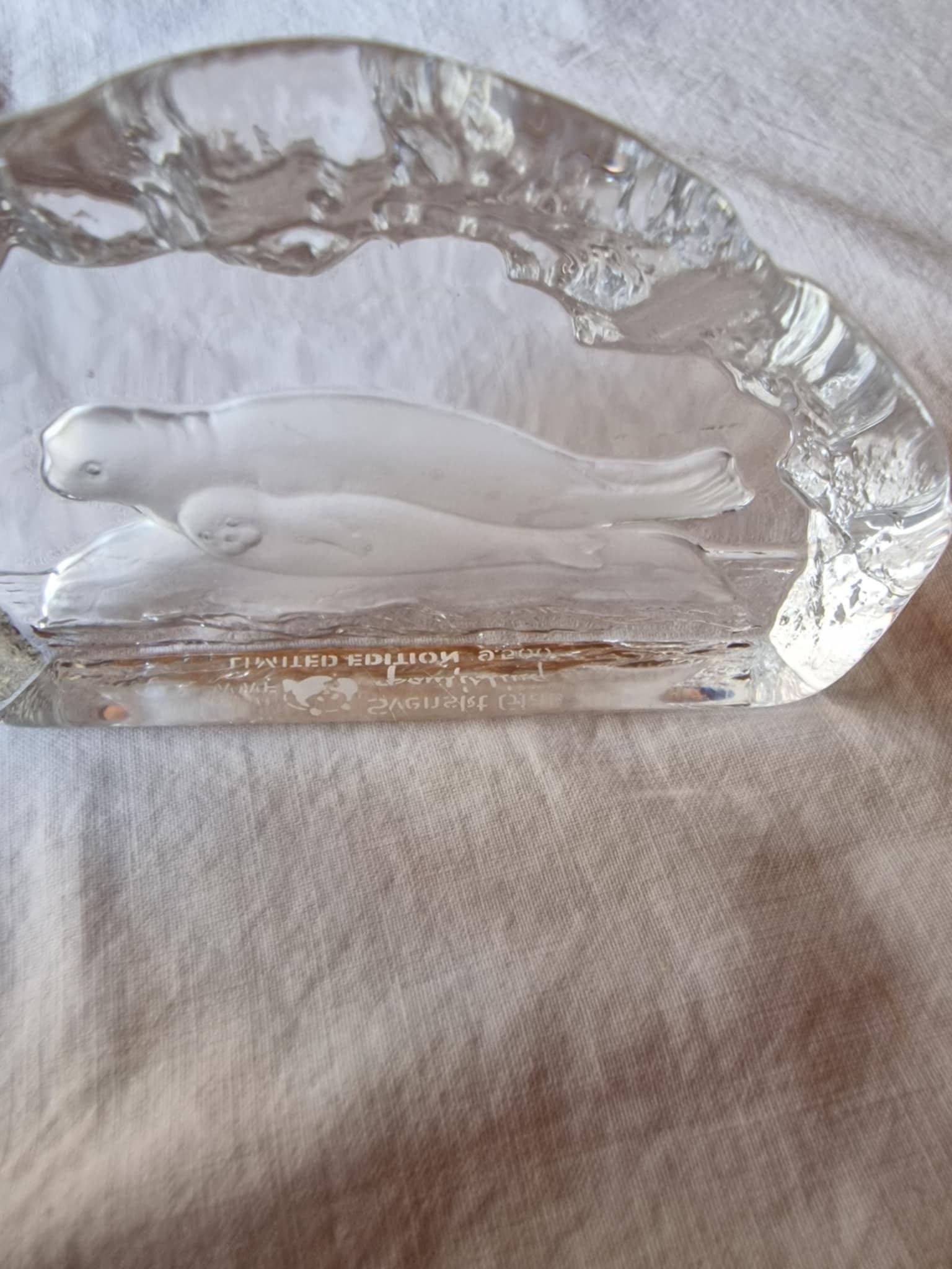 Se produkter som liknar Svenskt glas Paul Isling wwf .. på Tradera ...