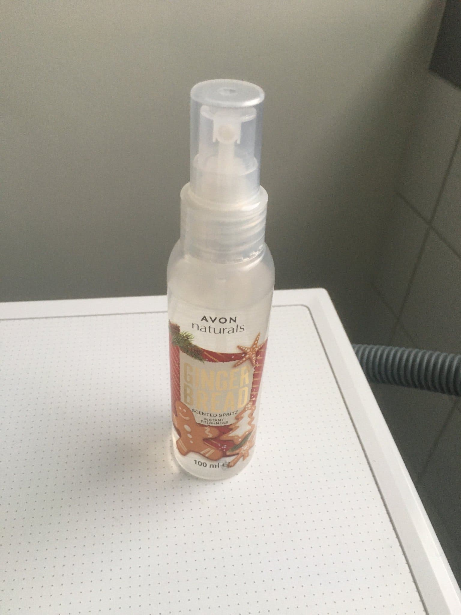 Se produkter som liknar Avon gingerbread body mist på Tradera (702189155)