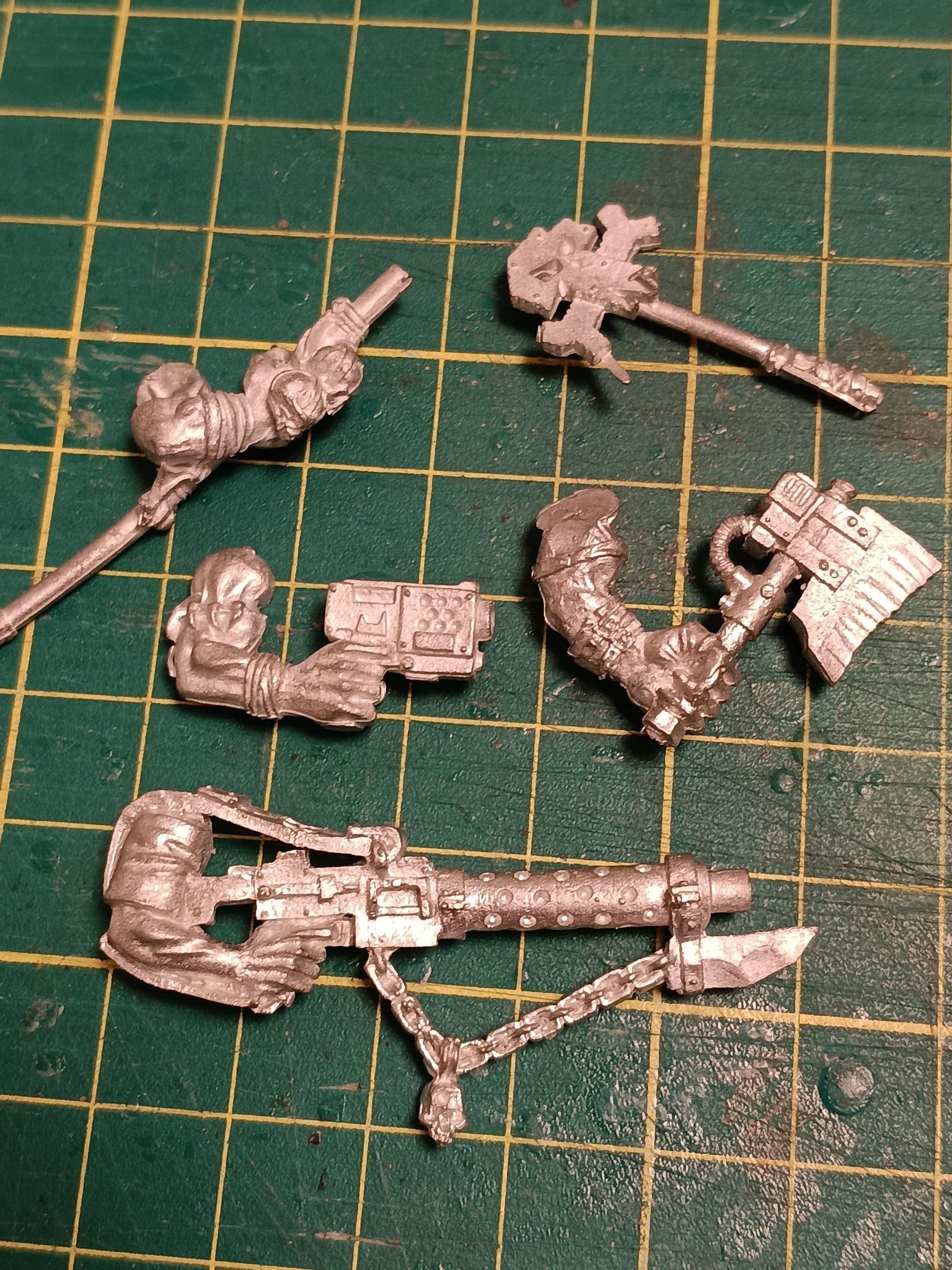NECROMUNDA Heavy stubber and Diverse vapen | Köp på Tradera (700004225)