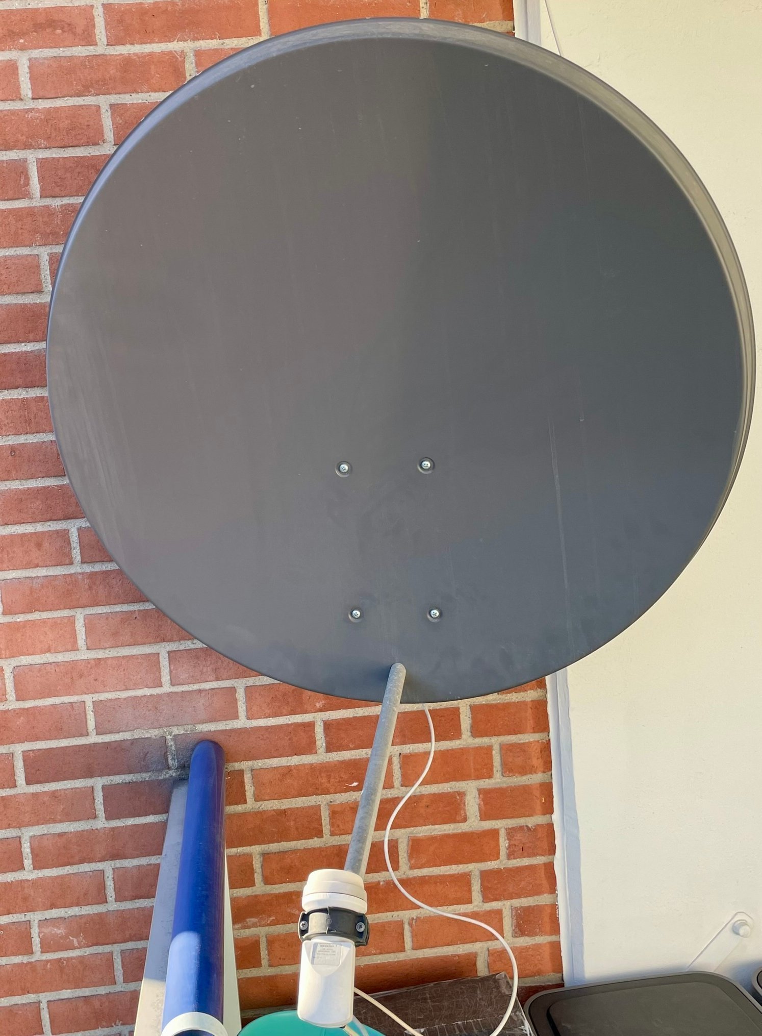 PARABOL / SATELLITANTENN med LNB från SHARP och.. | Köp på Tradera ...