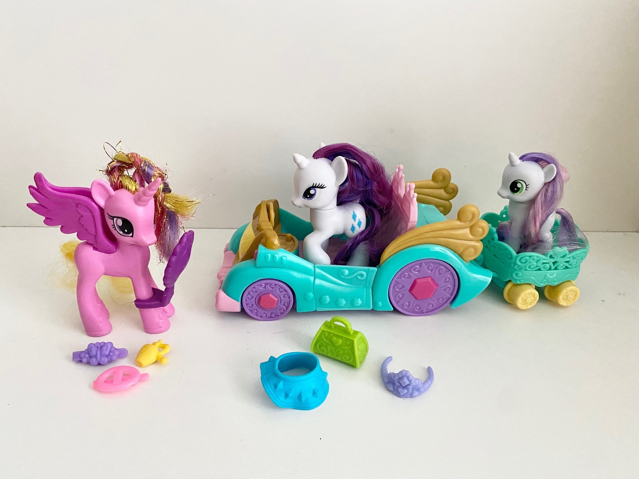 Se produkter som liknar My little pony G4 set med 3 h.. på Tradera ...