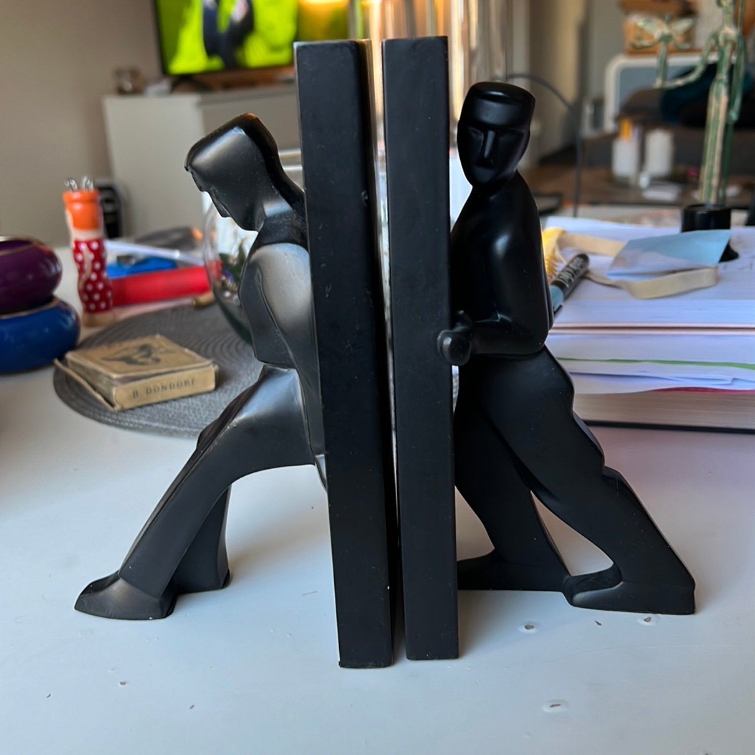 Se produkter som liknar Pair LEANING MAN Bookends by .. på Tradera ...