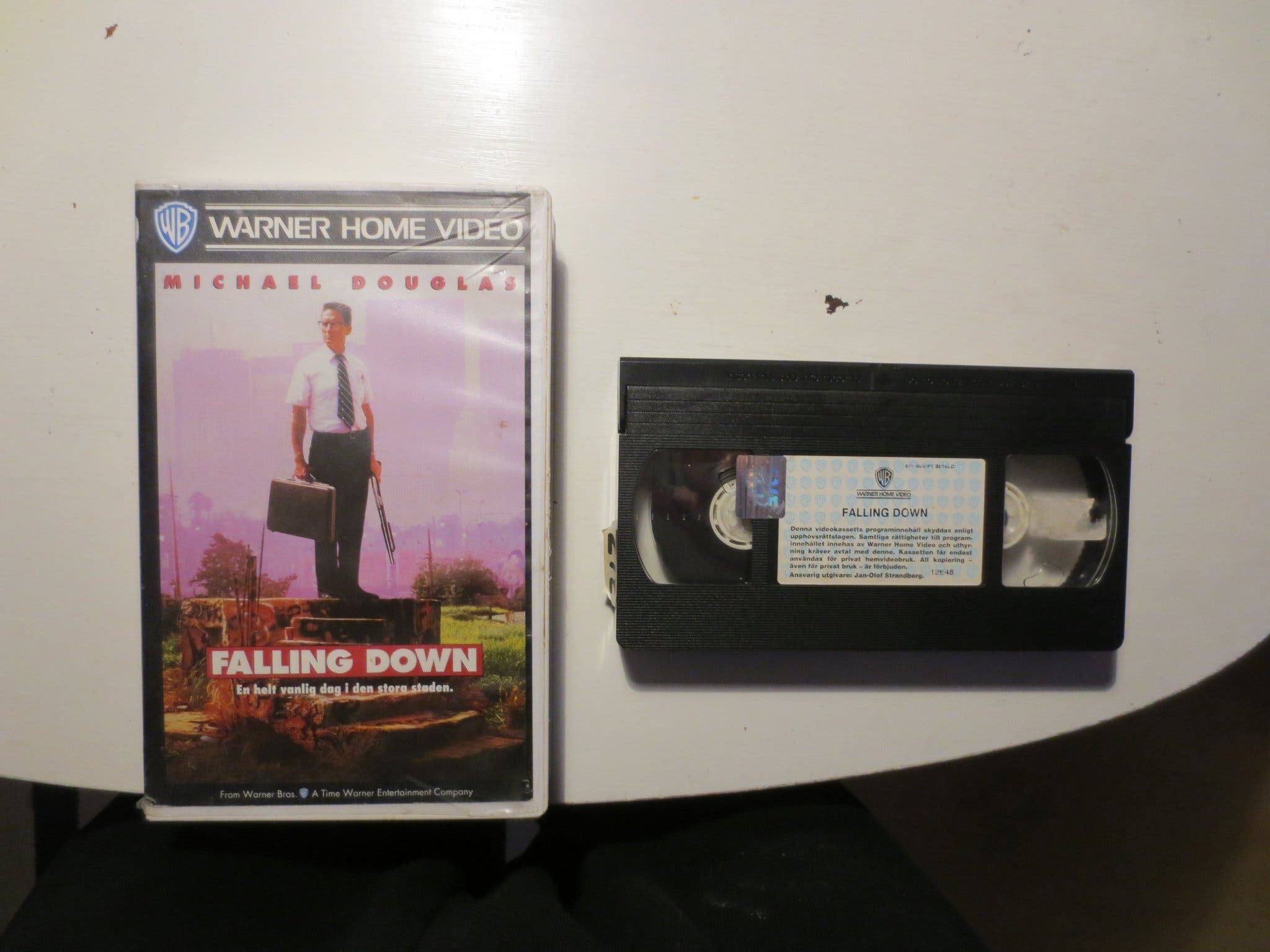 Falling Down - VHS Hyr Warner Michael Douglas | Köp på Tradera (640214711)