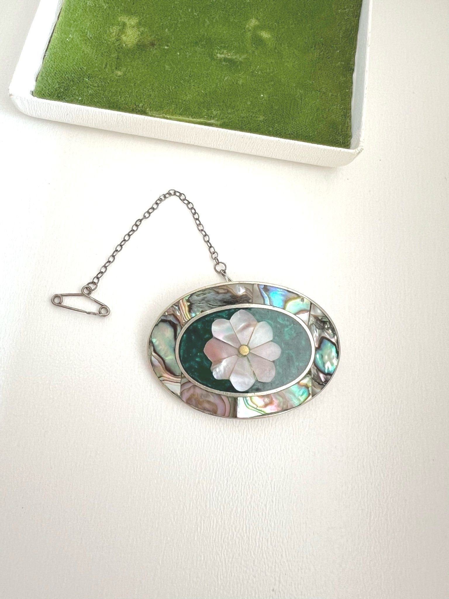 Vintage brosch med abalone skal signerad Alpaca.. | Köp på Tradera ...