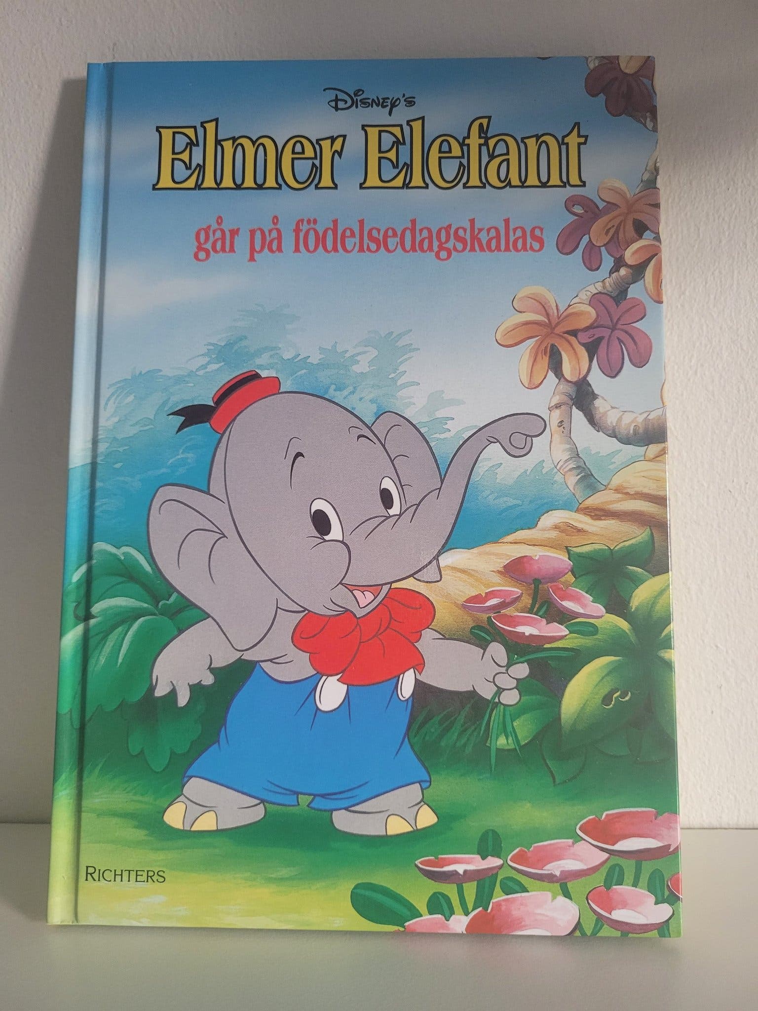Se produkter som liknar Walt Disney's Elmer Elefant g.. på Tradera ...
