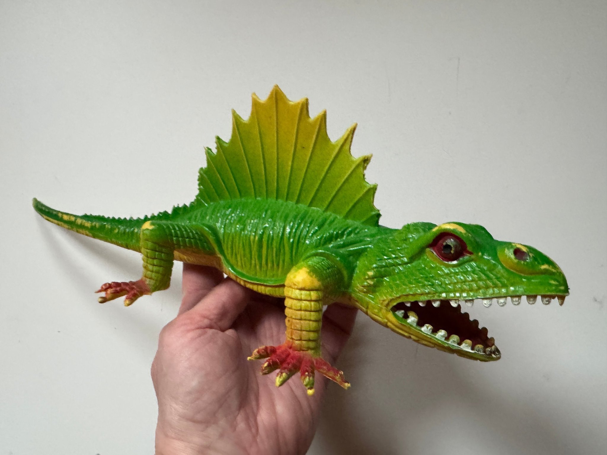 NY DINOSAURIE 34 cm - många annonser finns | Köp på Tradera (711299142)