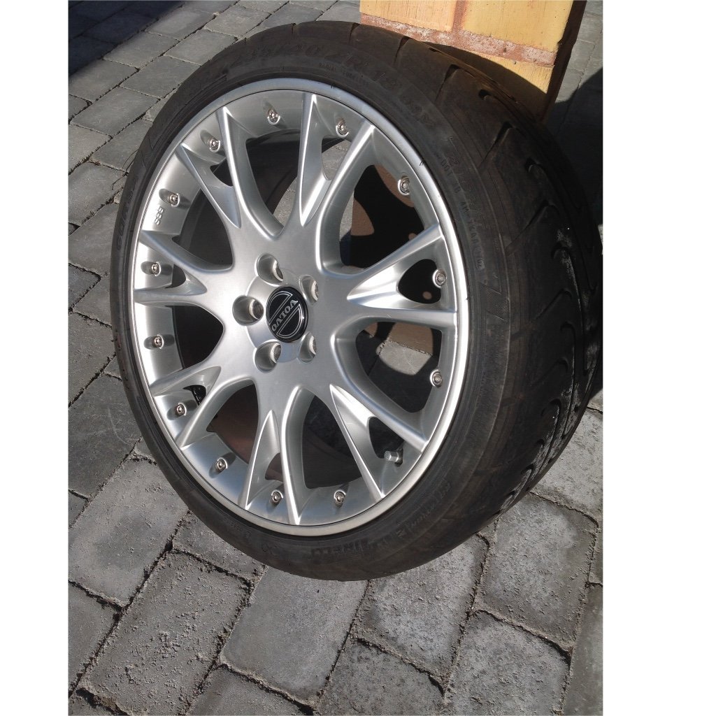 Se produkter som liknar Volvo 18” Äkta Volvo Nebula B.. på Tradera ...