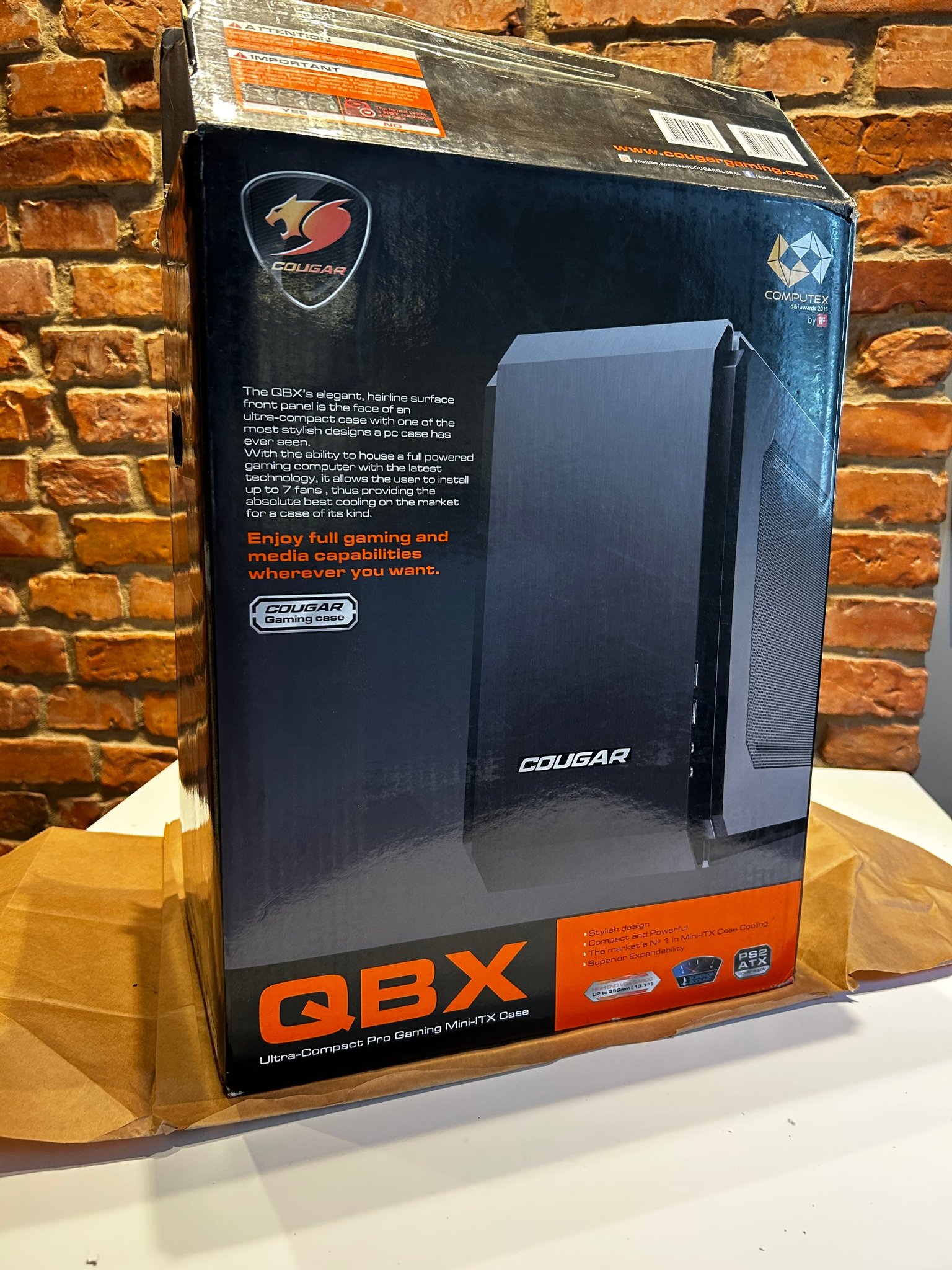 Se produkter som liknar Cougar QBX Mini-ITX Chassi på Tradera (696140950)